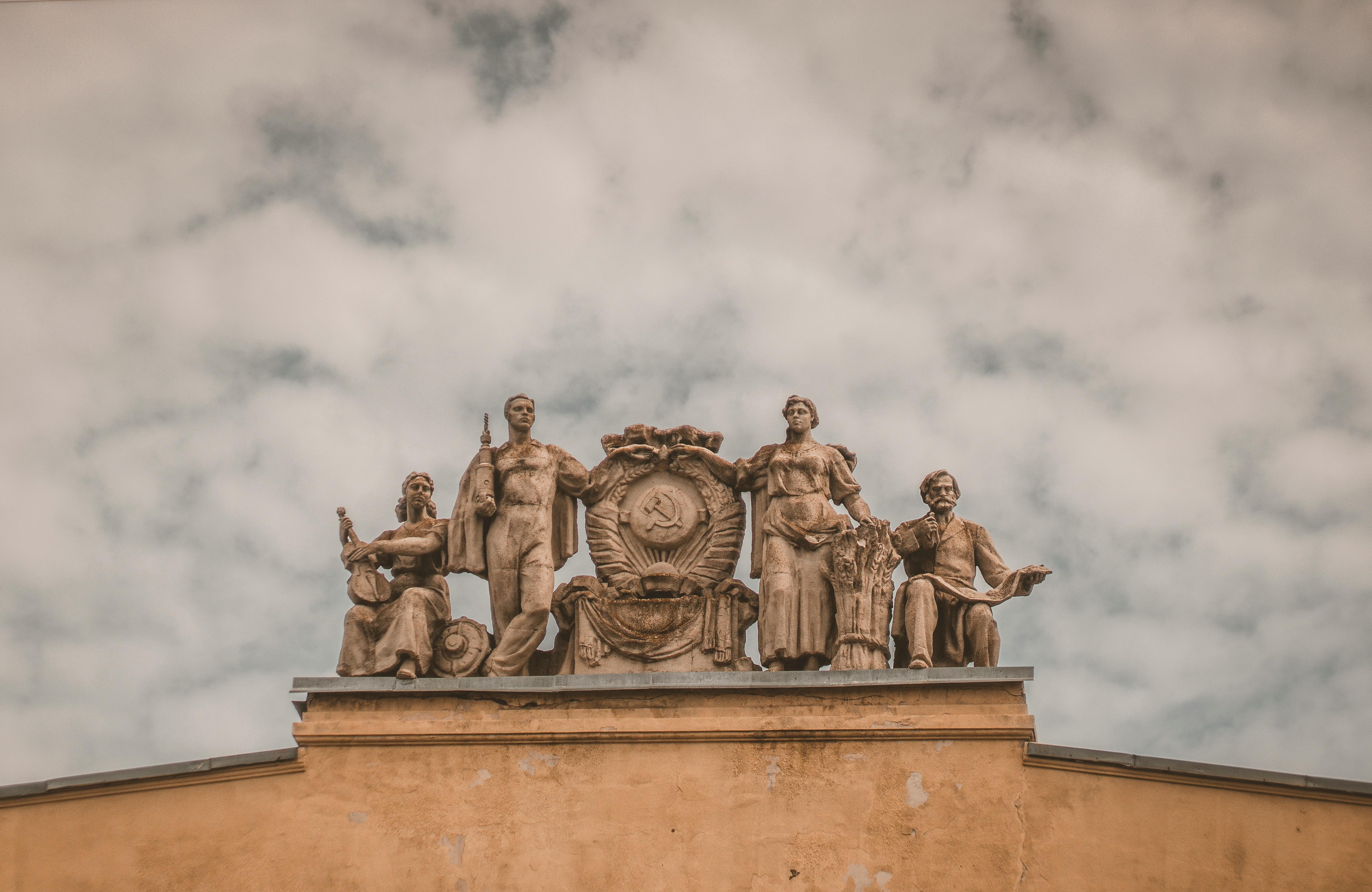 Sculpture at the Top of a Building · Free Stock Photo