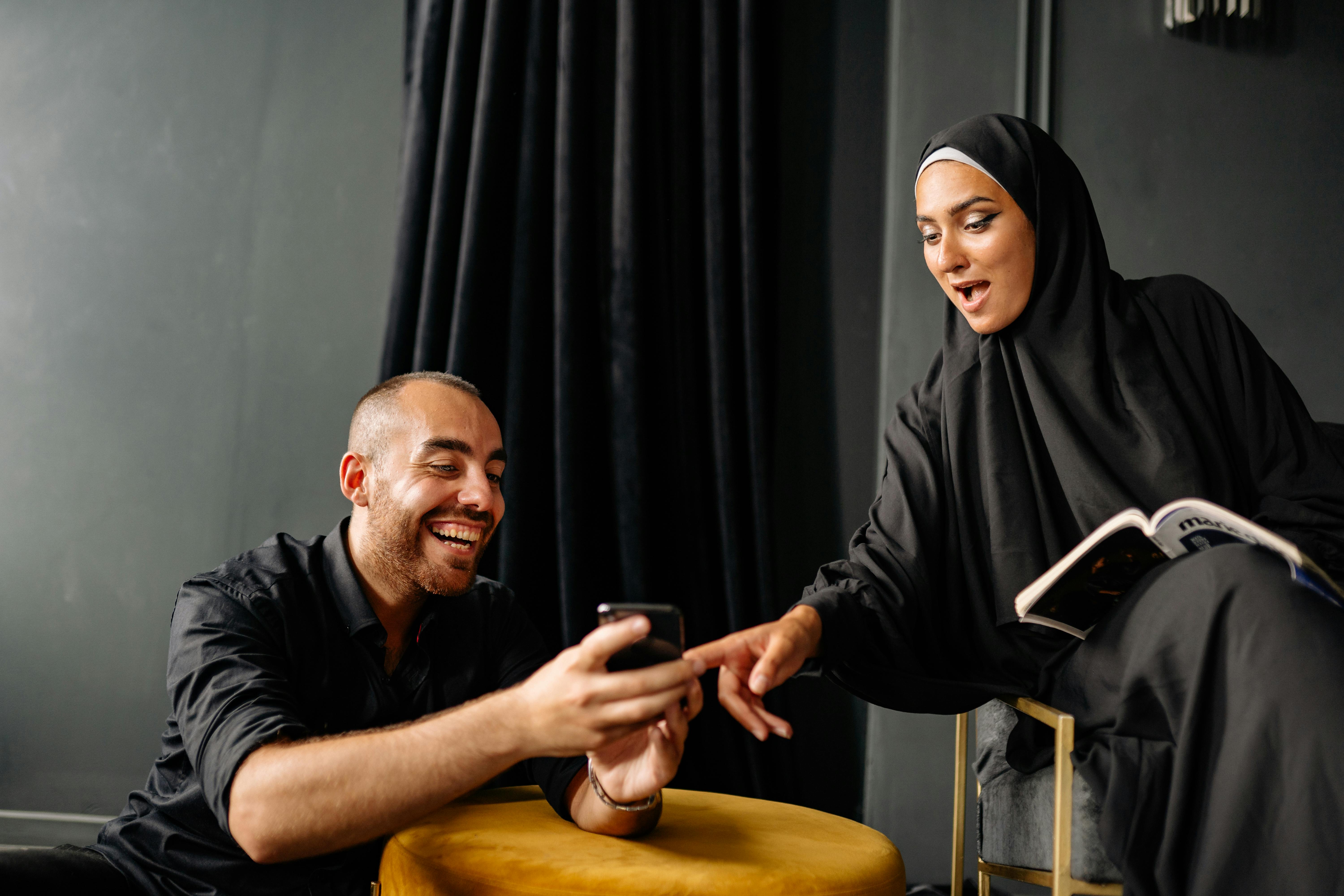 Muslim Couples Interacting Talking Laughing Photos, Download The BEST ...