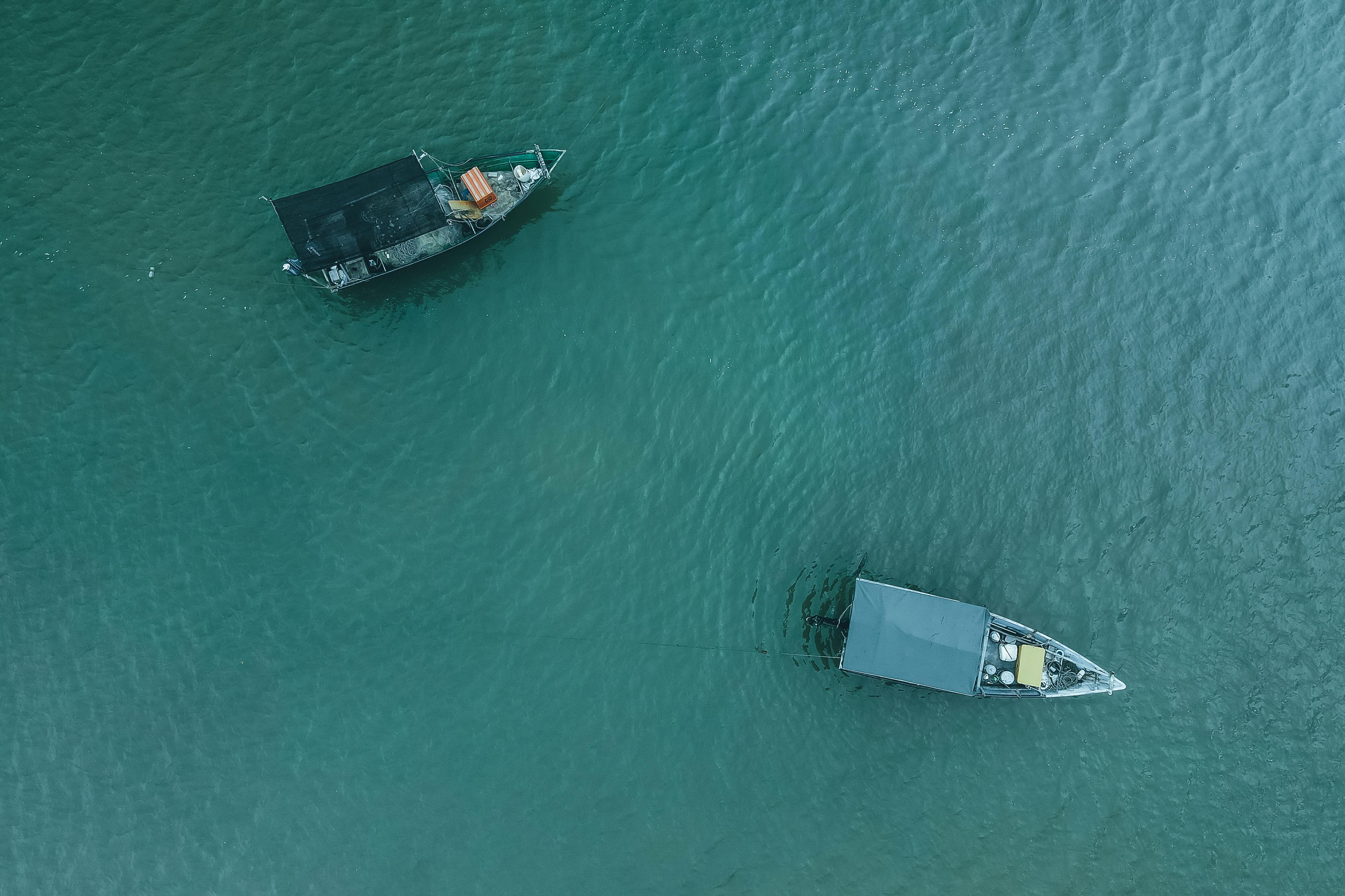 White Boat on Body of Water · Free Stock Photo
