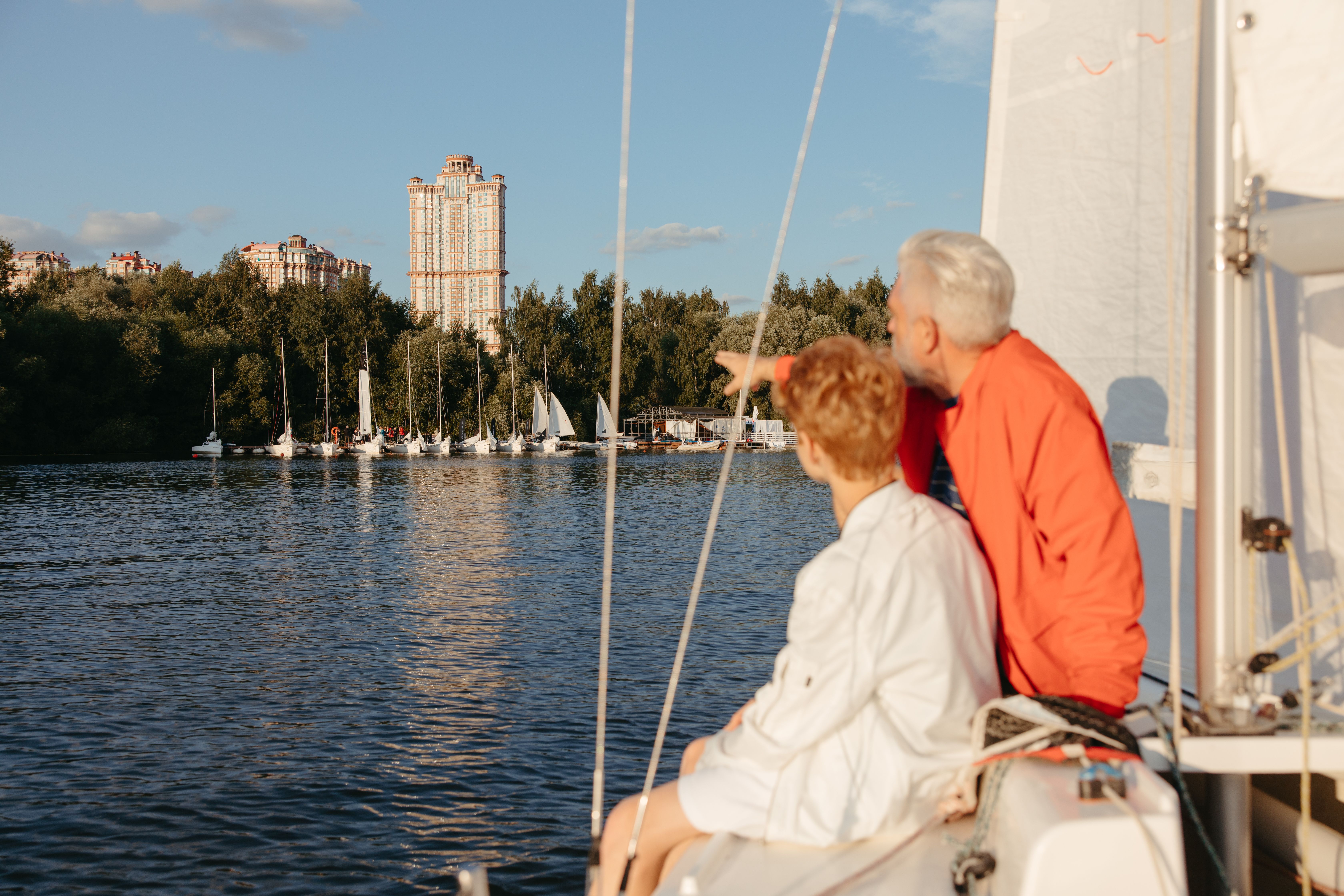 Captain Pointing Sail Photos, Download The BEST Free Captain Pointing ...