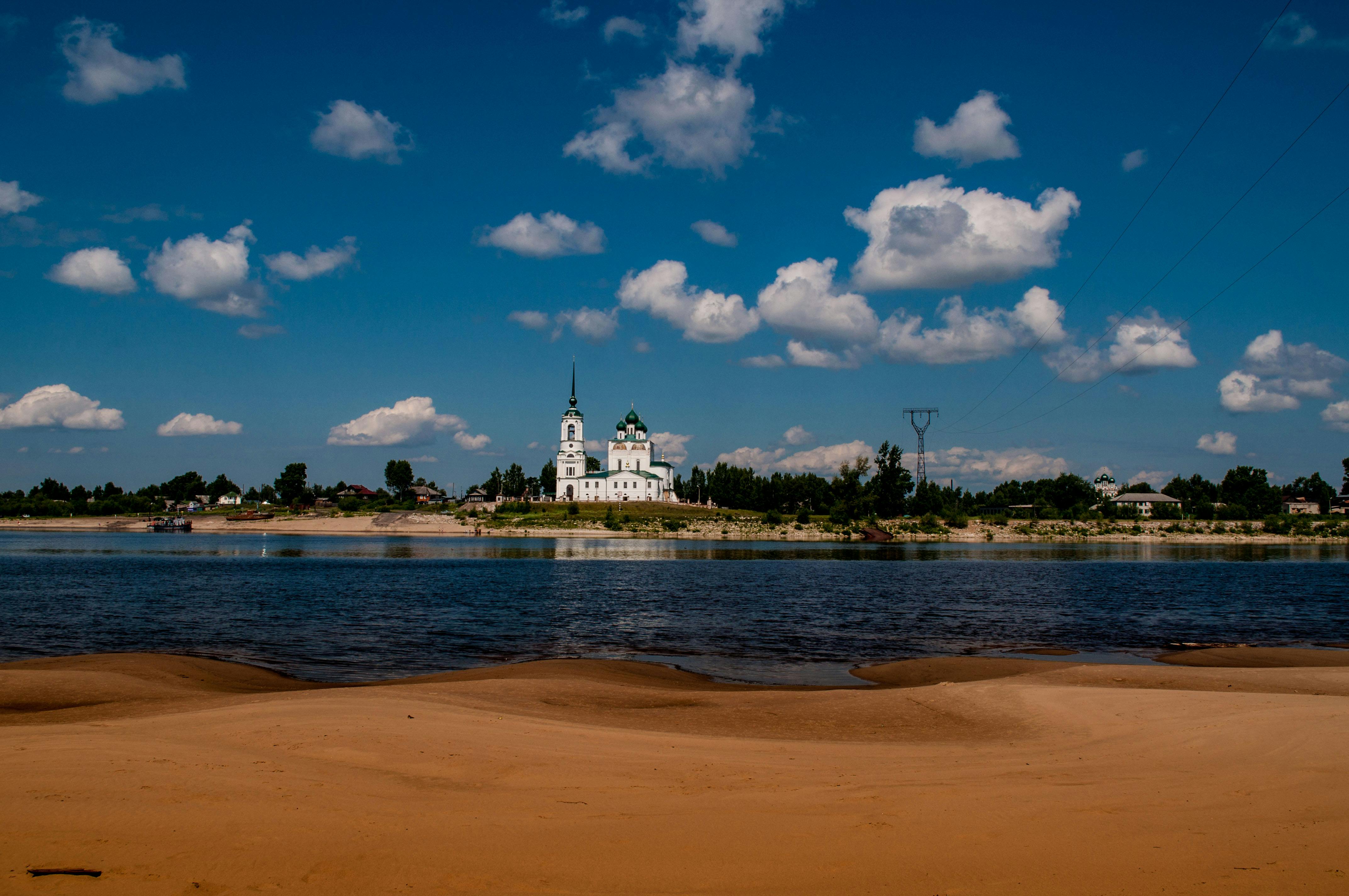 Blue Sky above Wide River · Free Stock Photo