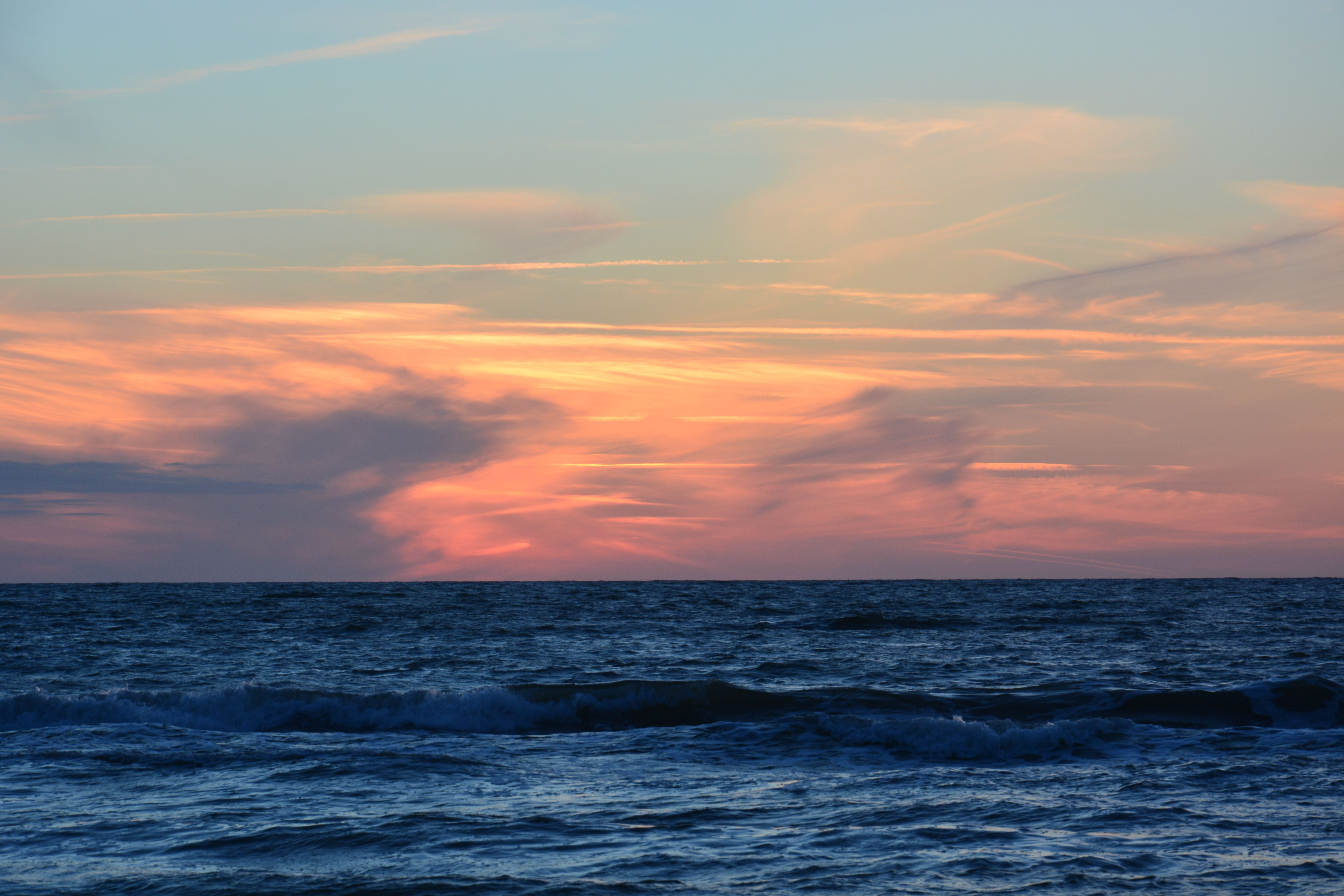 Ocean Waves on Sea during Sunset · Free Stock Photo