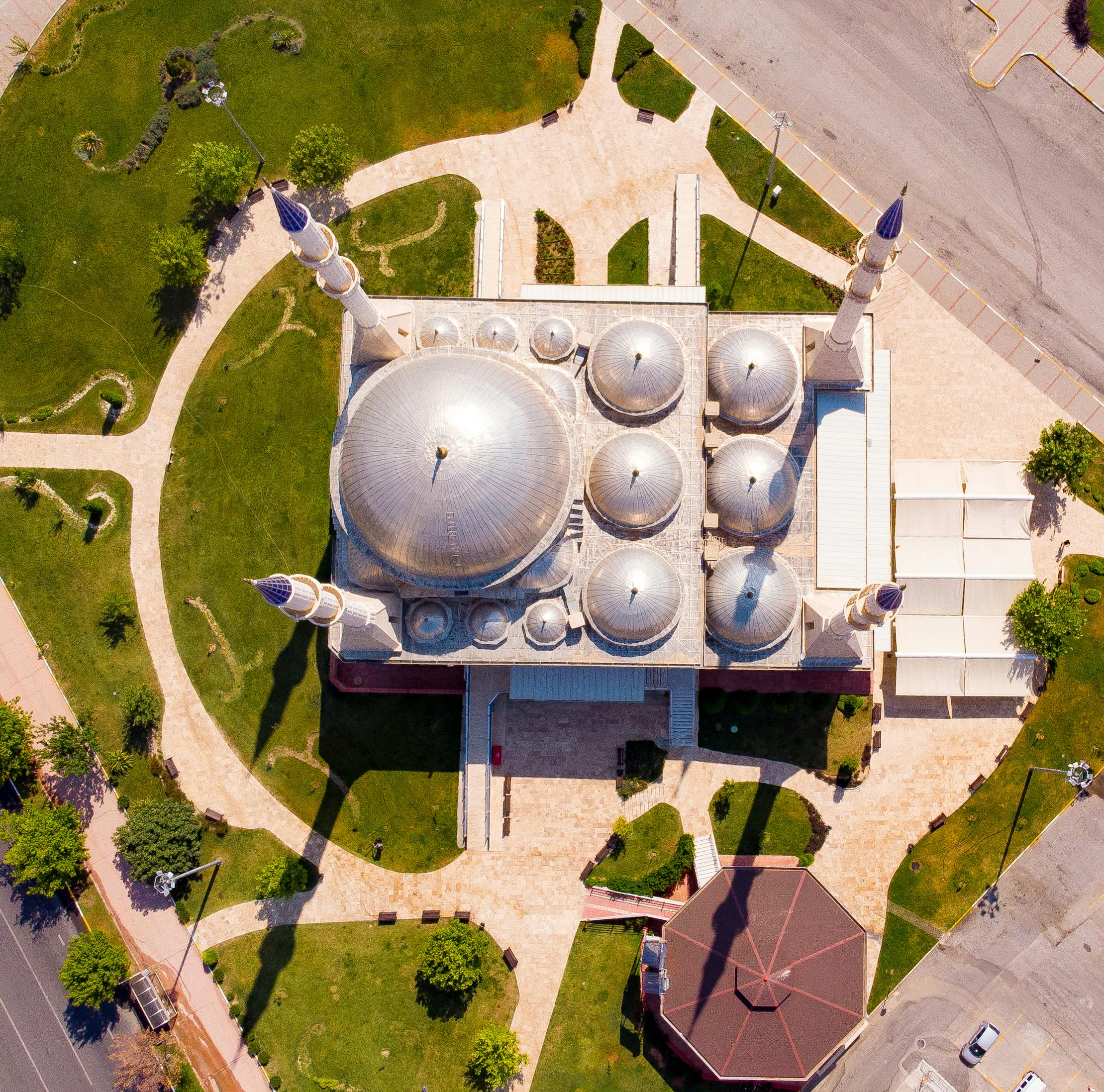 Top View Photo of Mosque · Free Stock Photo