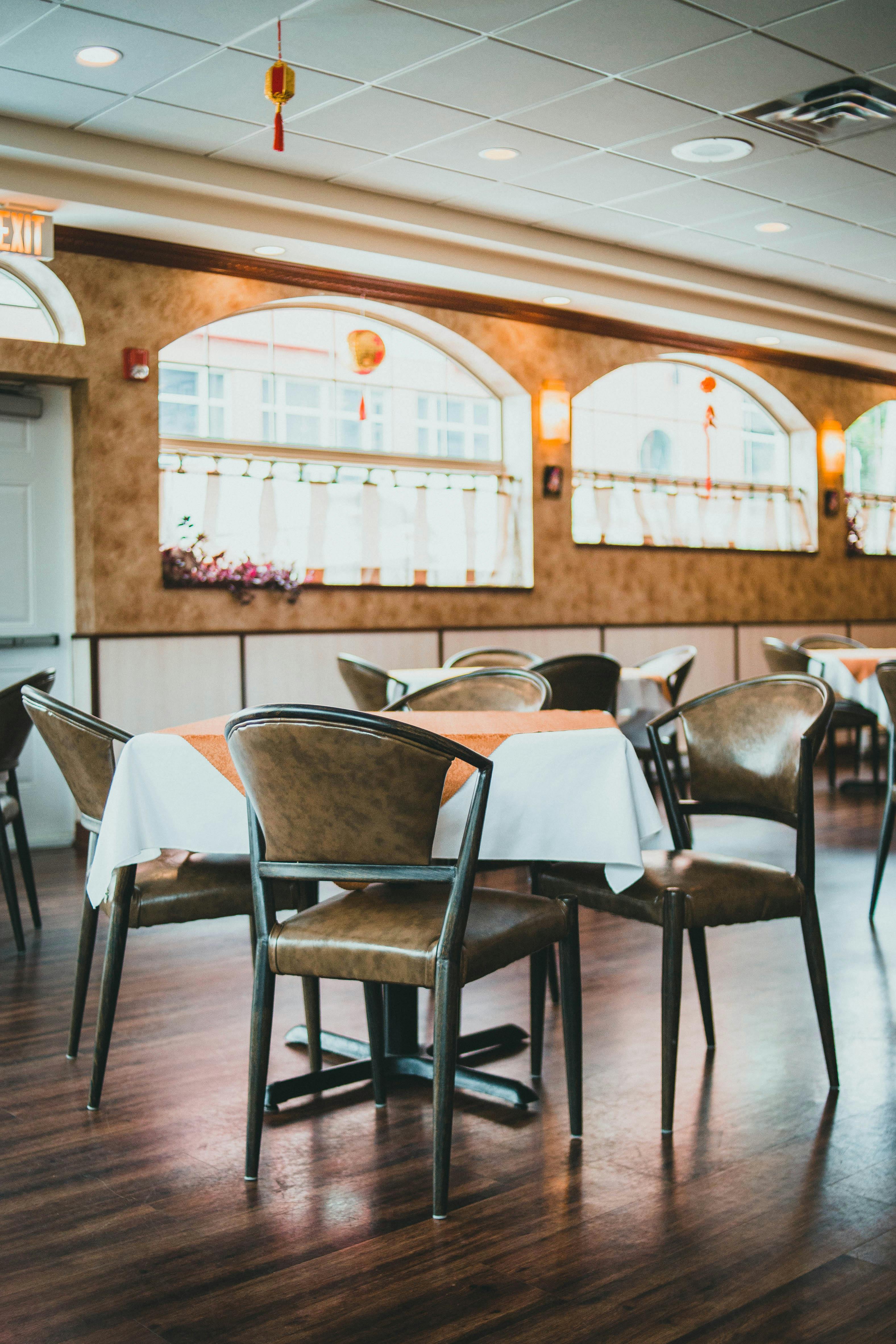 Empty Seats inside a Restaurant · Free Stock Photo