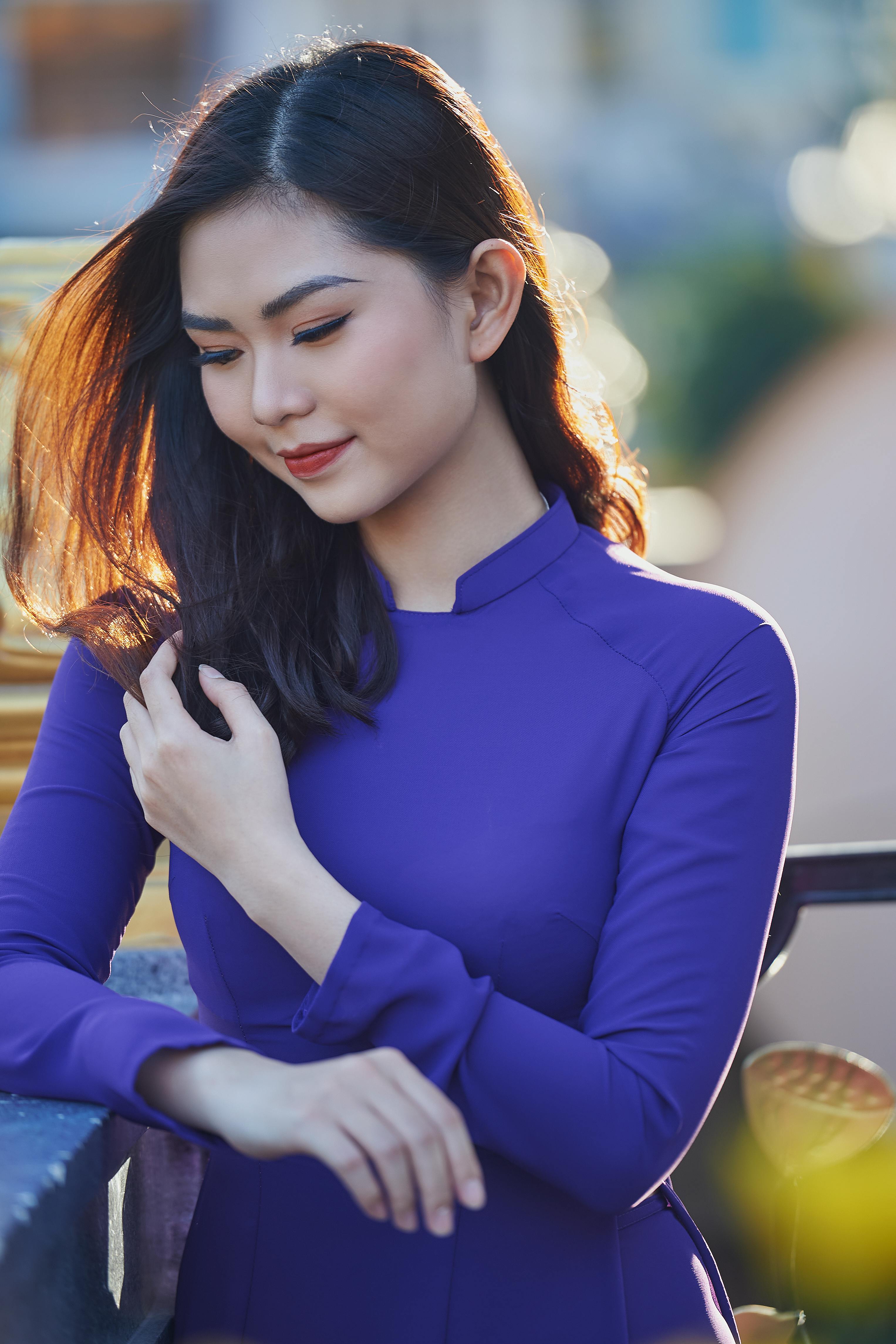 Artistic Pose of Model in Purple Light · Free Stock Photo