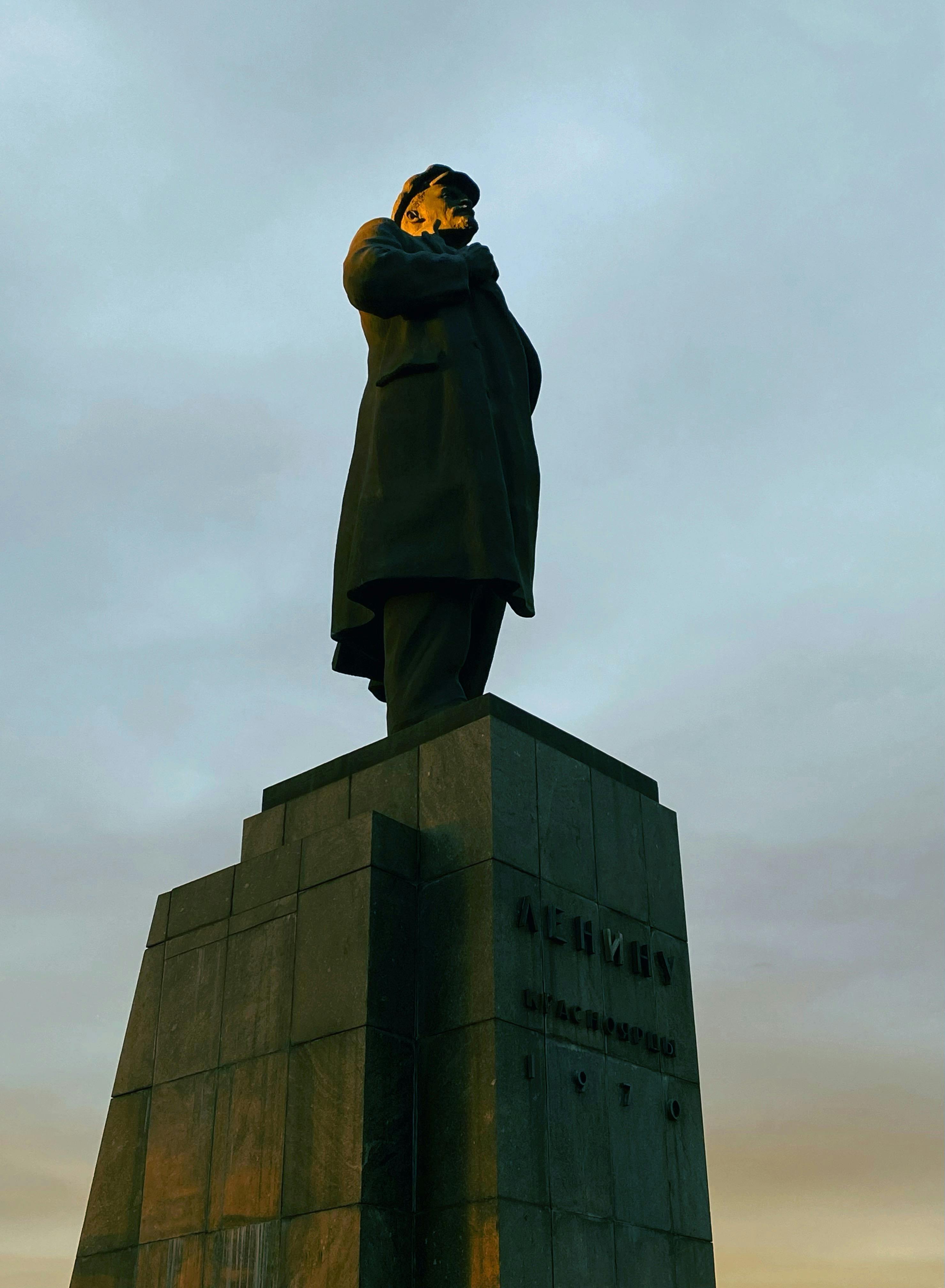 Joseph Francois Dupleix Statue Under Blue Sky · Free Stock Photo
