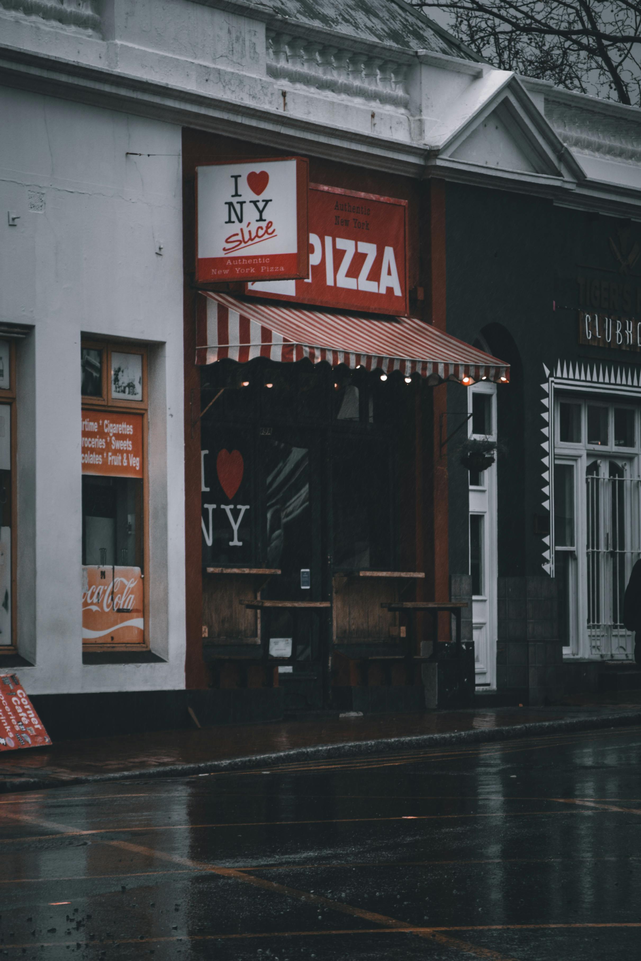 Signages Outside a Pizza Restaurant · Free Stock Photo