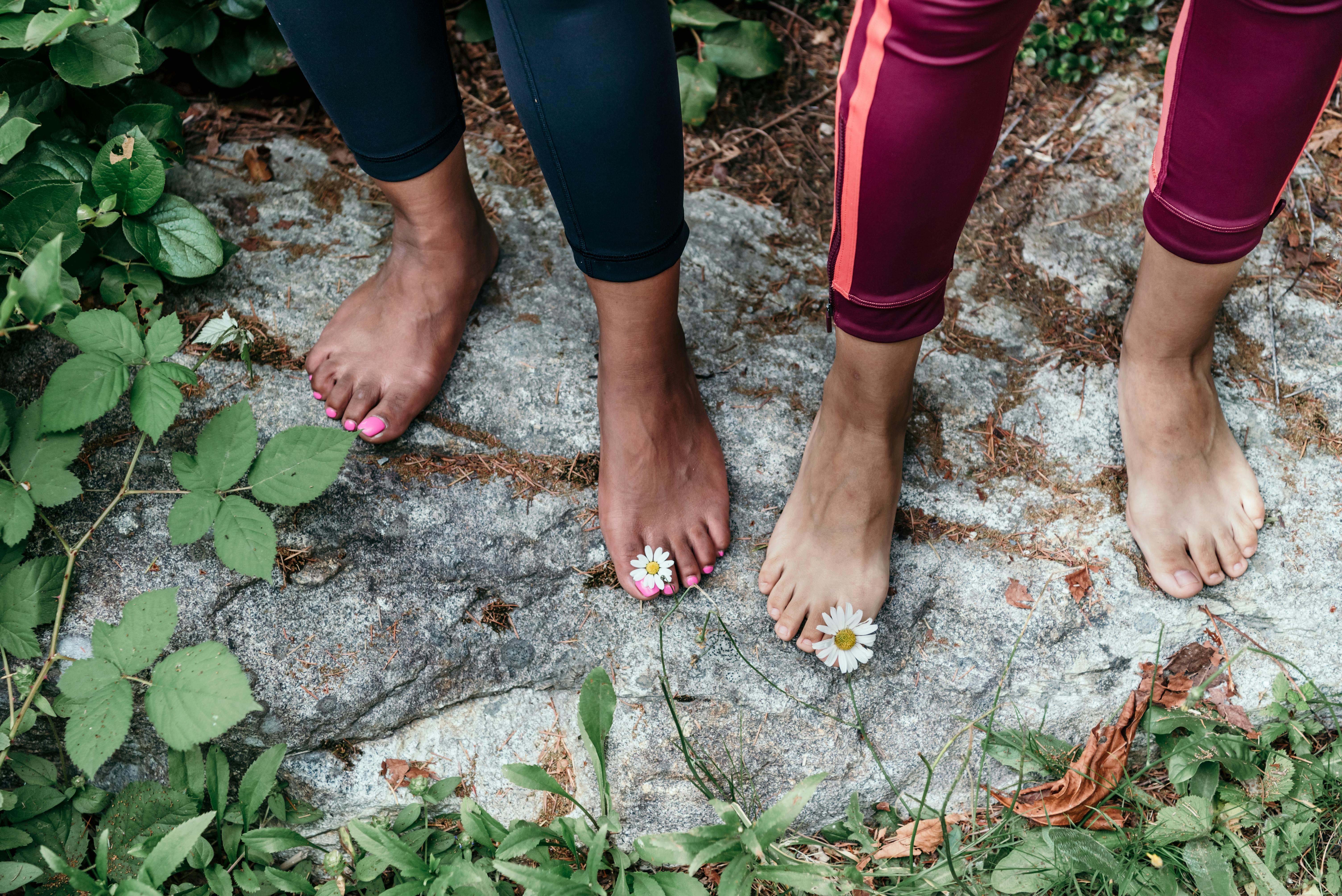 Barefooted People with Daisy Flowers on their Toe Finger Standing on ...