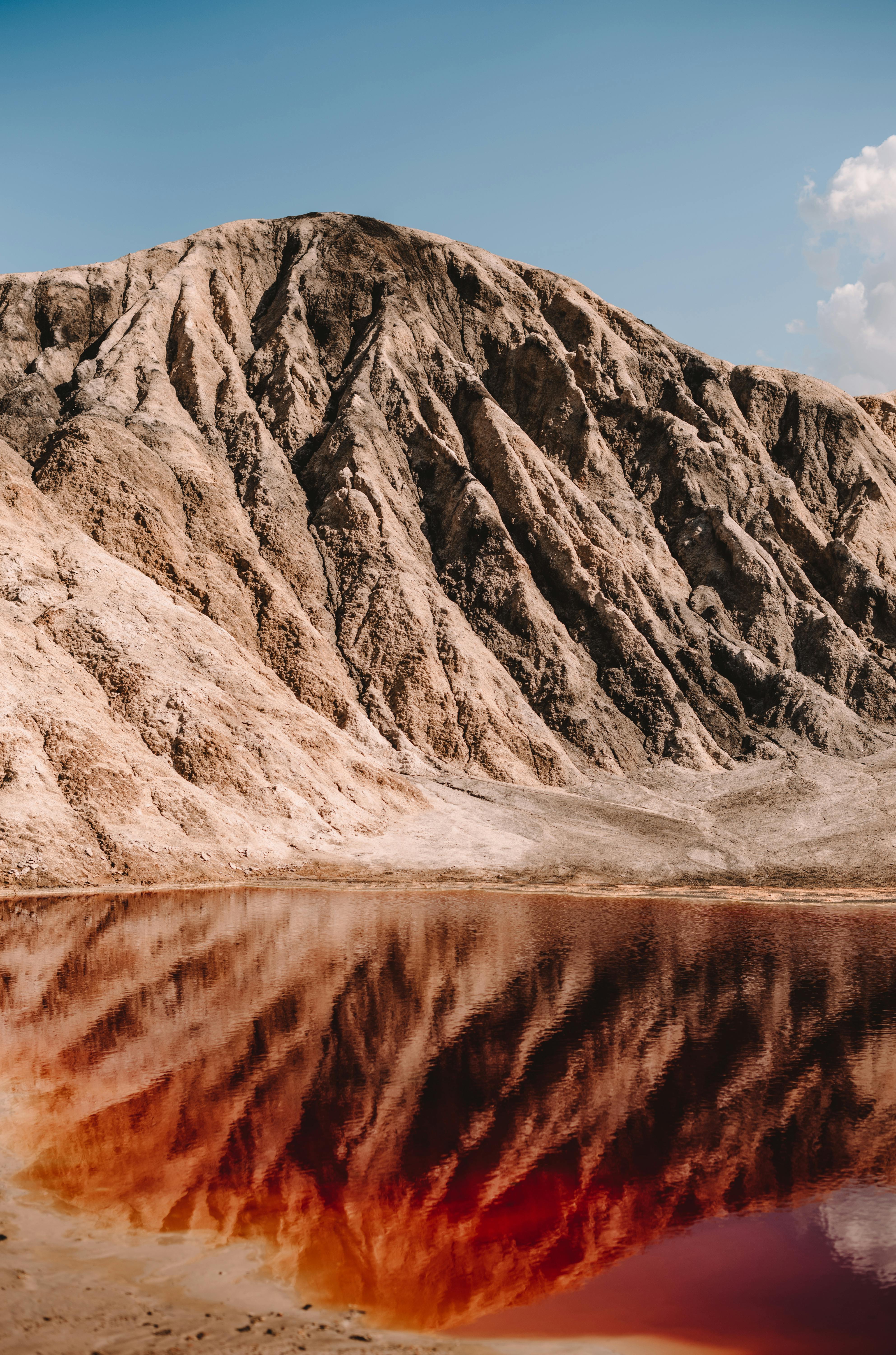 Brown Mountain Near the Water · Free Stock Photo