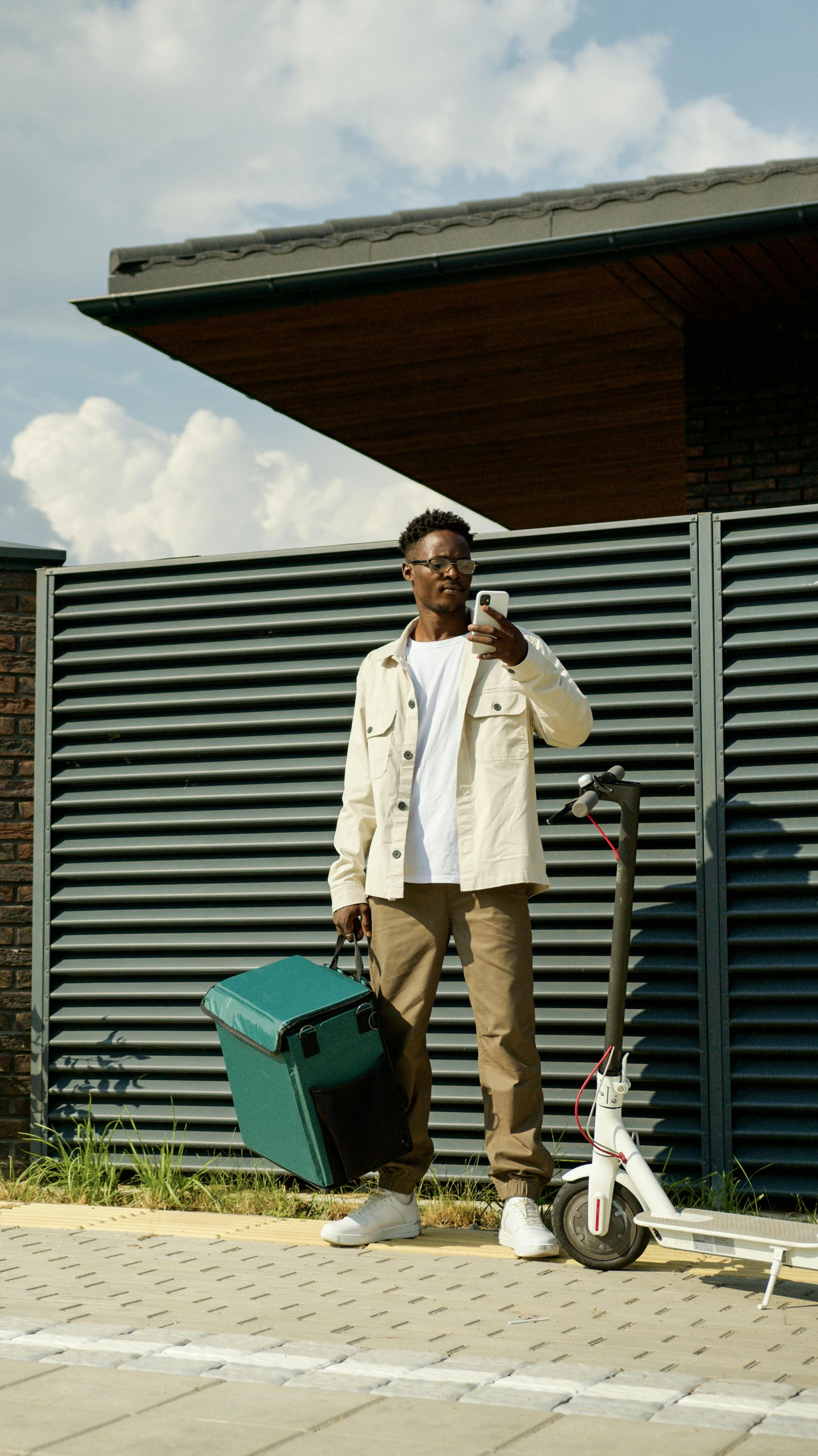 Delivery Person Photos, Download The BEST Free Delivery Person Stock ...