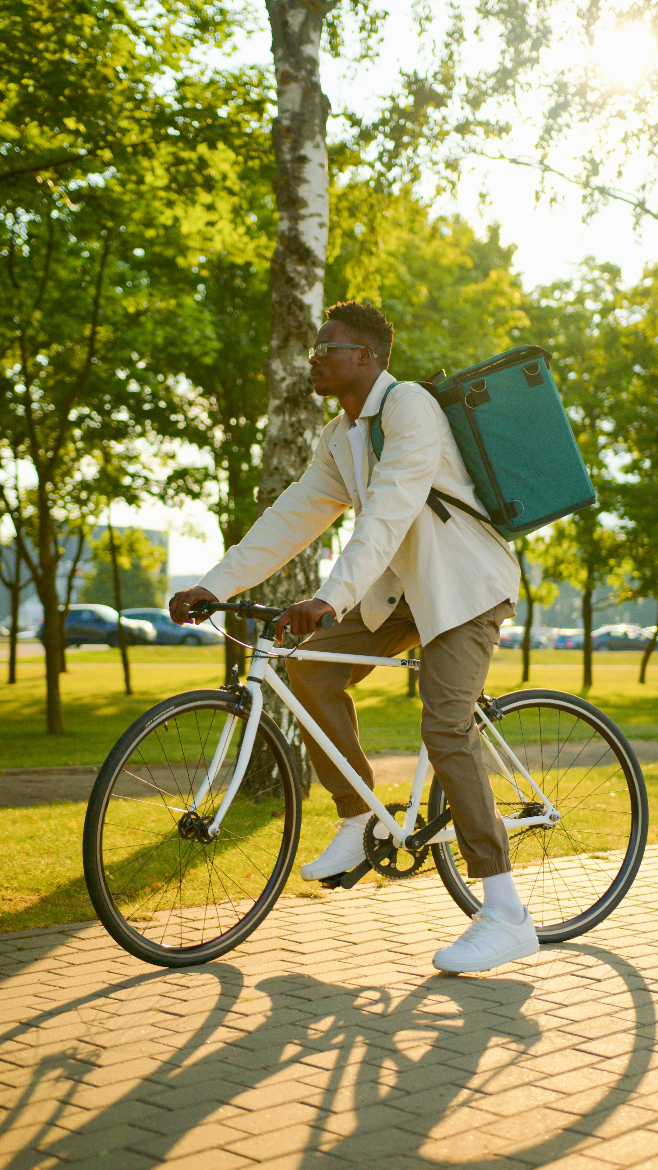 Delivery Man Photos, Download The BEST Free Delivery Man Stock Photos ...