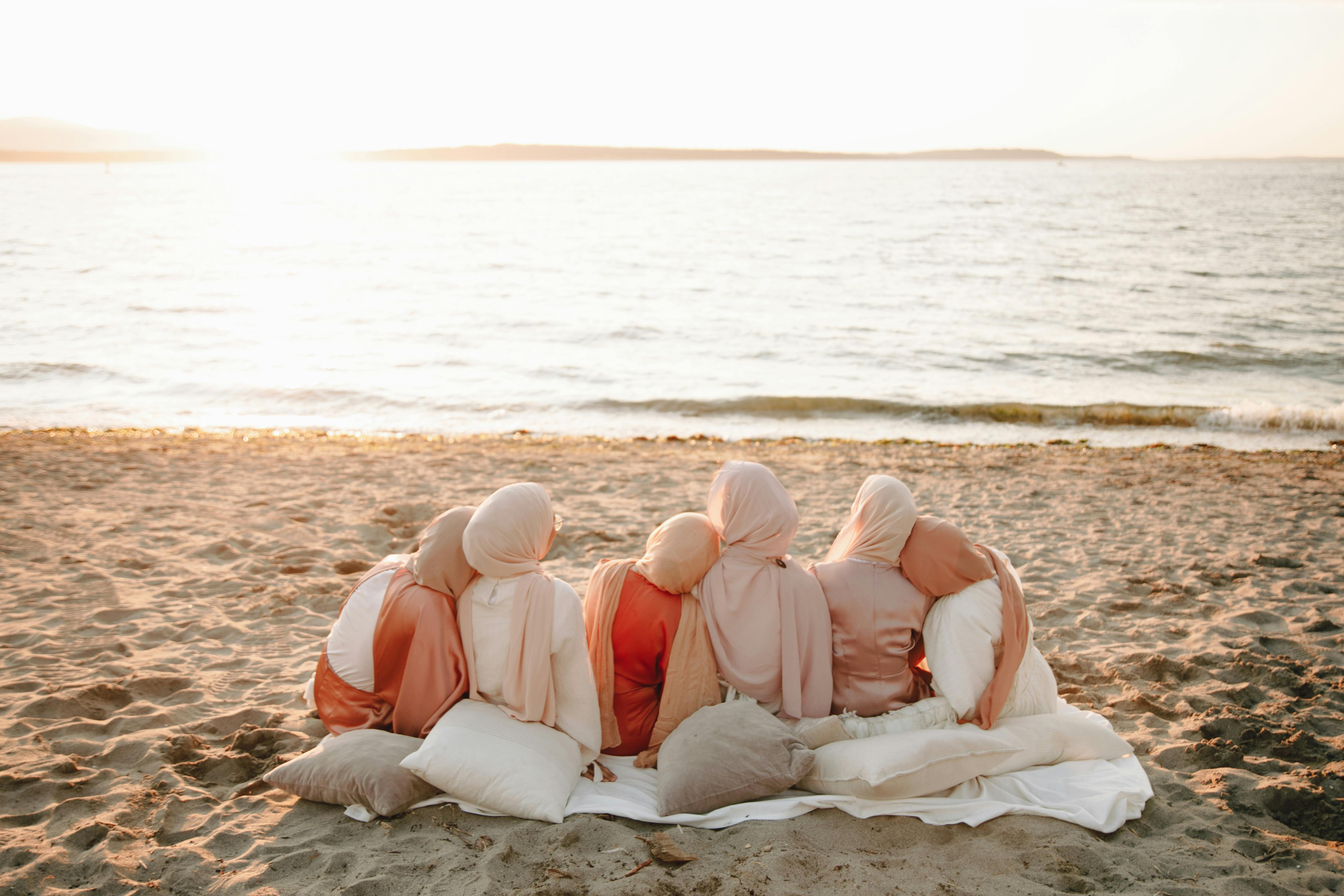 Woman Wearing No Clothes On The Beach Photos, Download The BEST Free ...