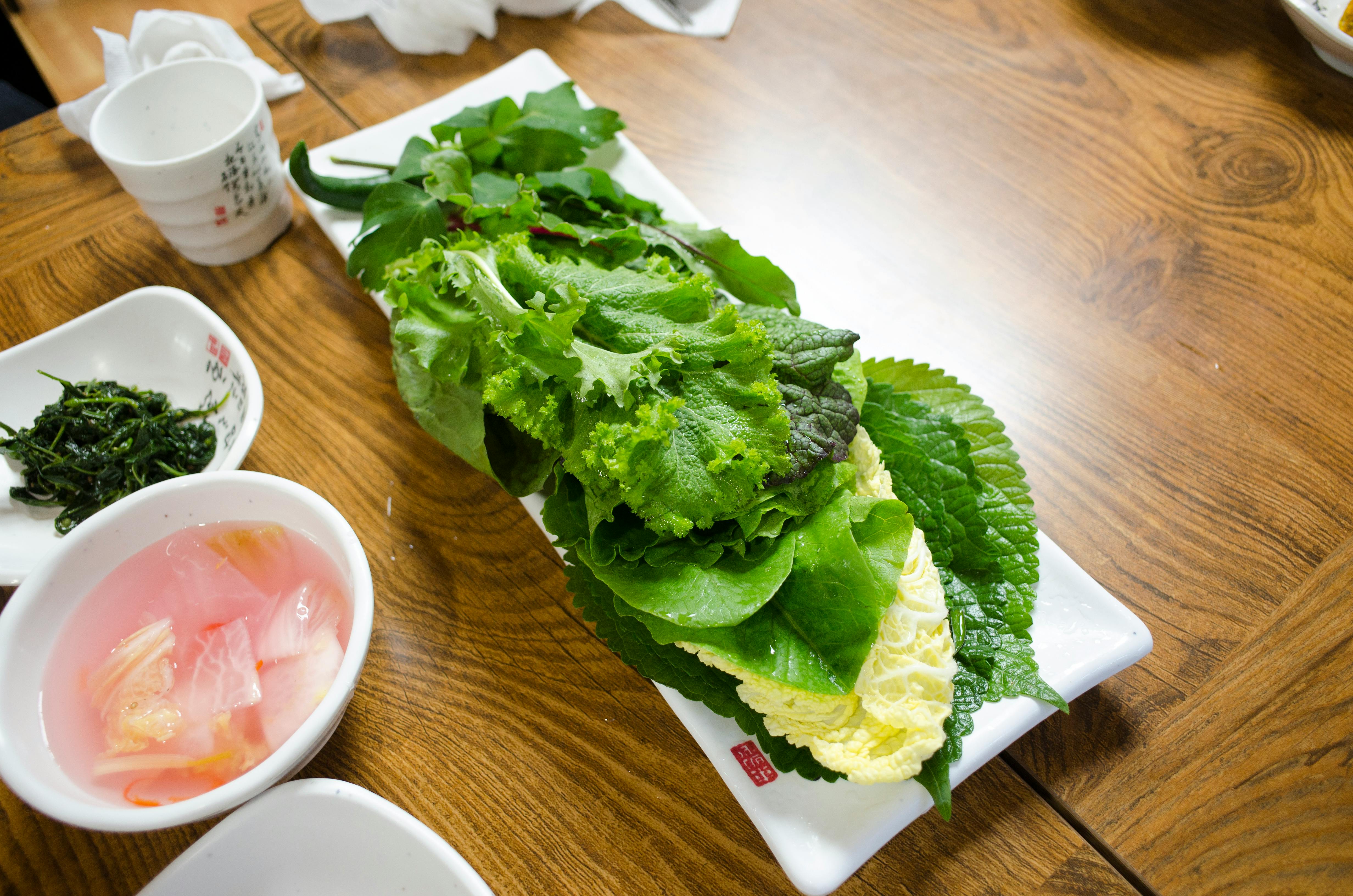 Green Lettuce on a Plate · Free Stock Photo