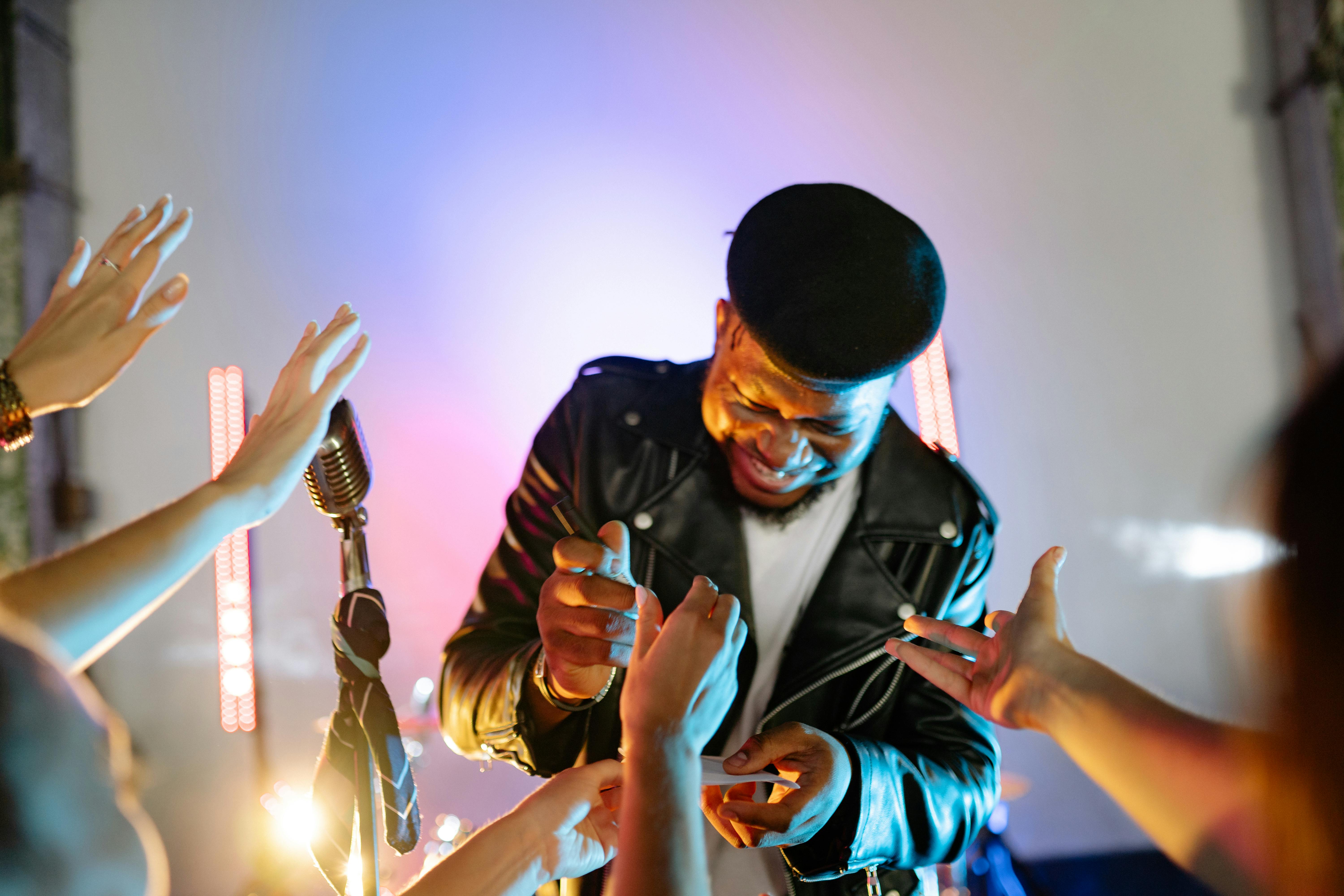 Music Fans Photos, Download The BEST Free Music Fans Stock Photos & HD ...