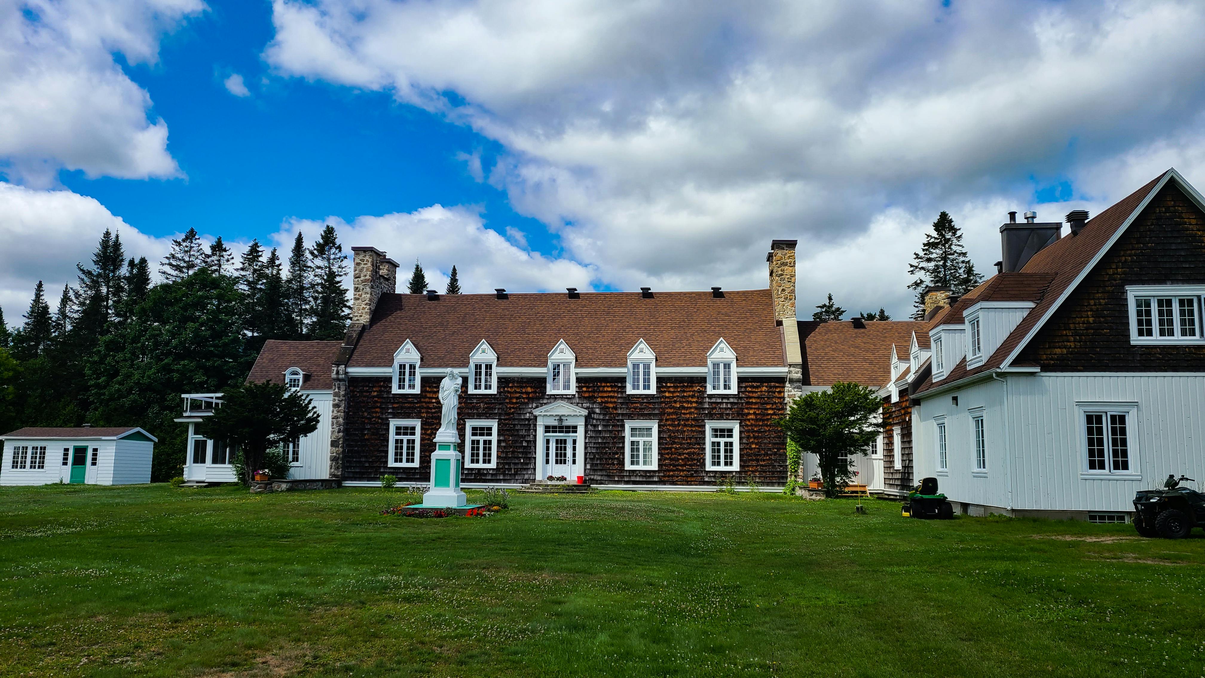 Modern Countryside House Exterior · Free Stock Photo