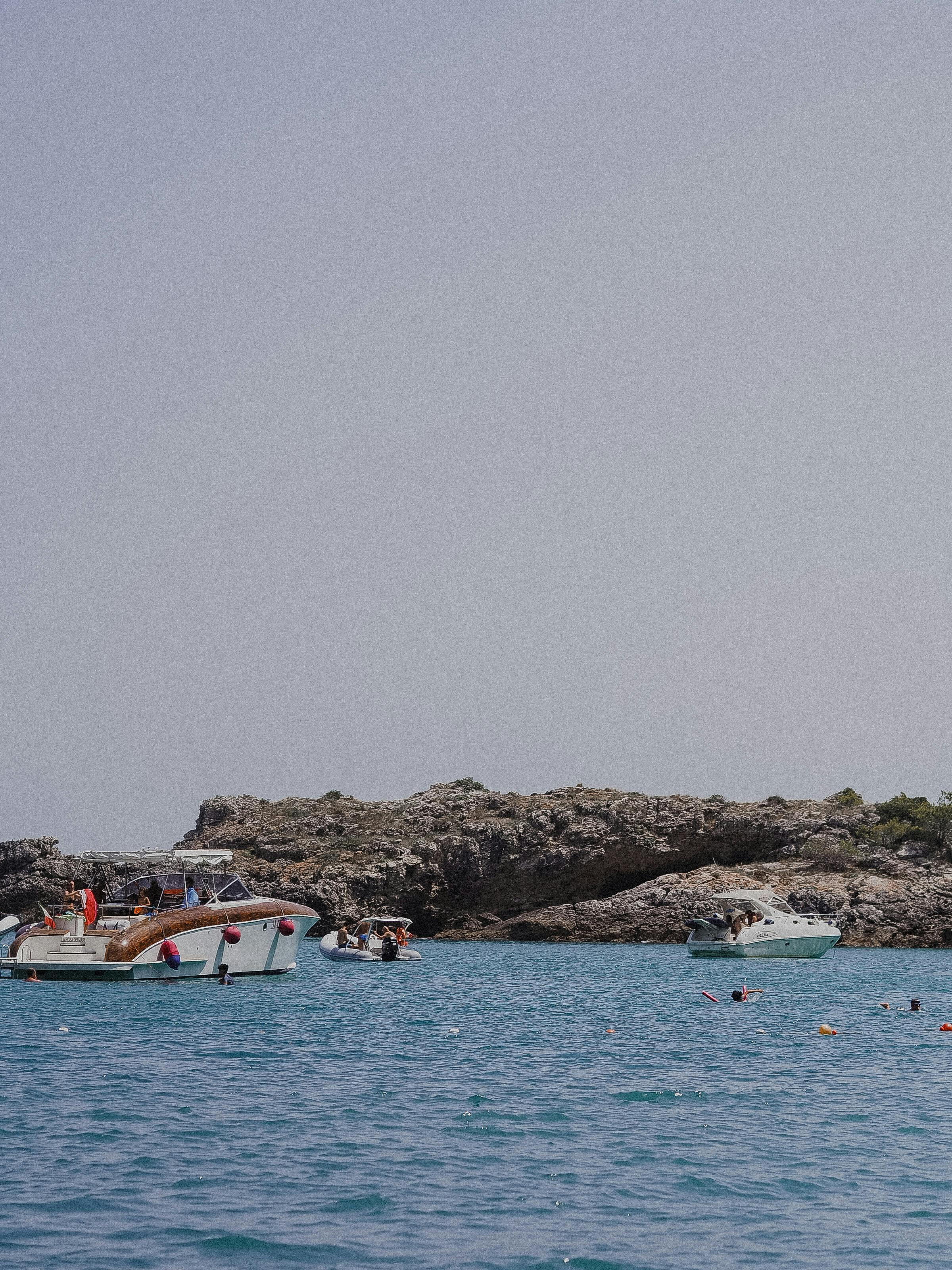 Boat in the ocean · Free Stock Photo