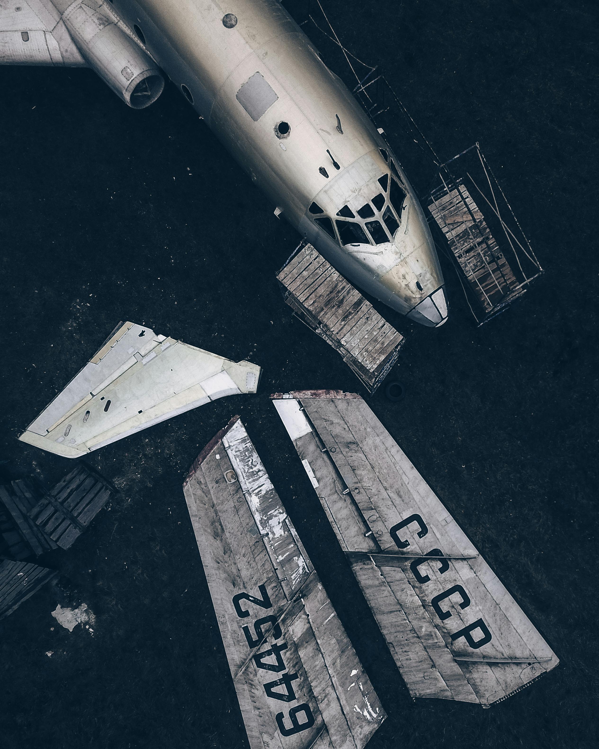 Broken Aircraft on Sea · Free Stock Photo