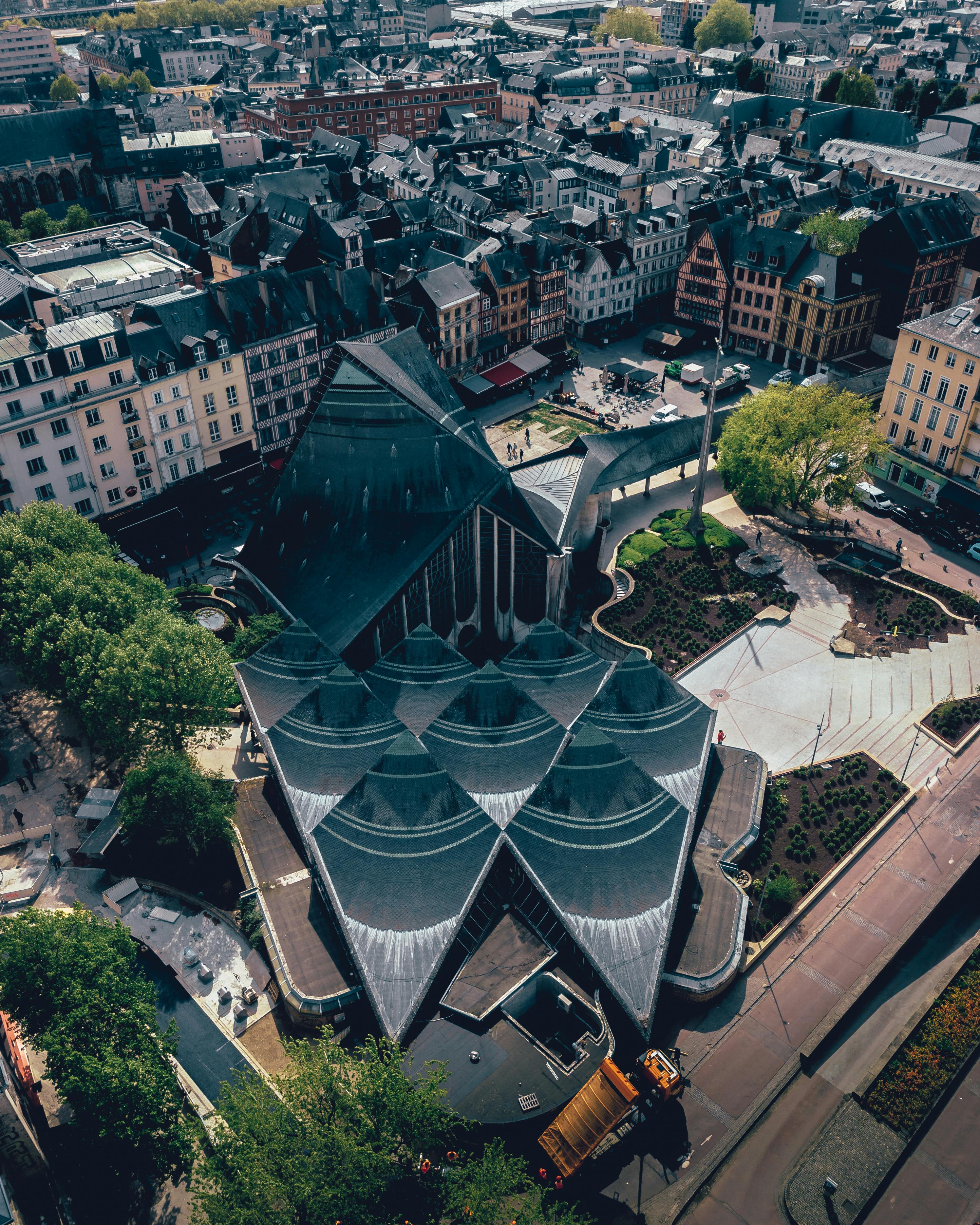 Glass Building · Free Stock Photo