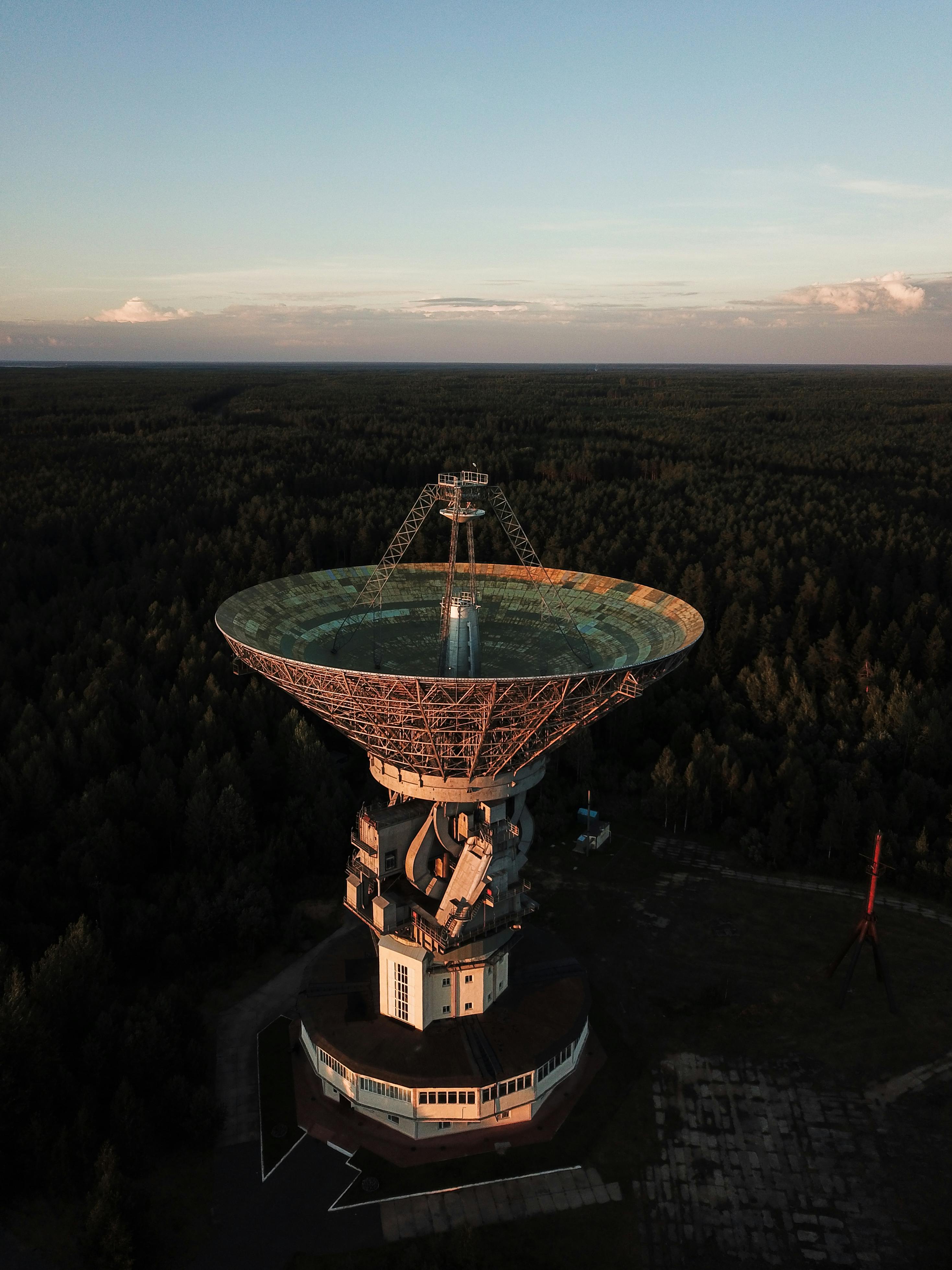 Observation Tower by an Astronomical Observatory · Free Stock Photo