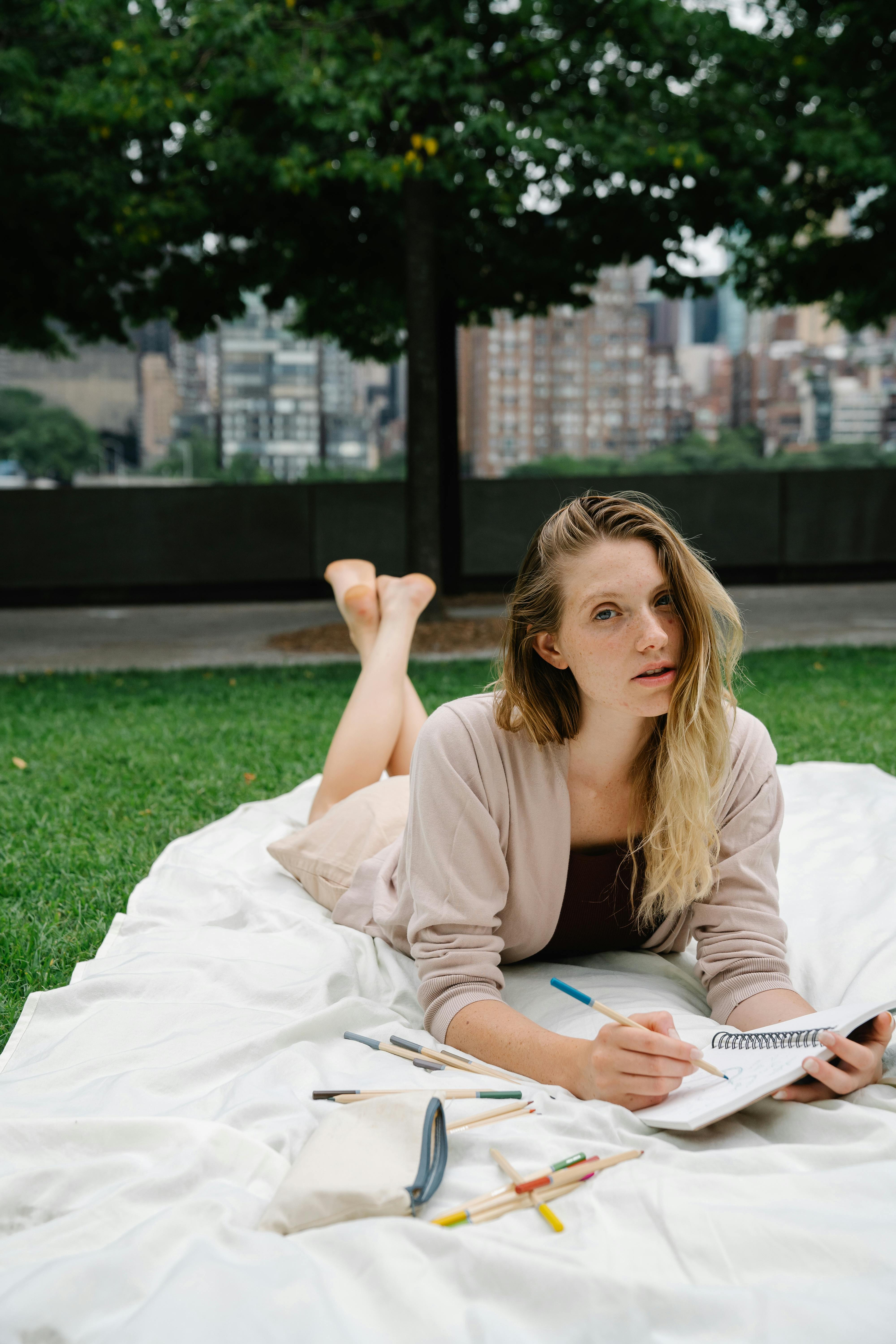 People Noticing Photos, Download The BEST Free People Noticing Stock ...