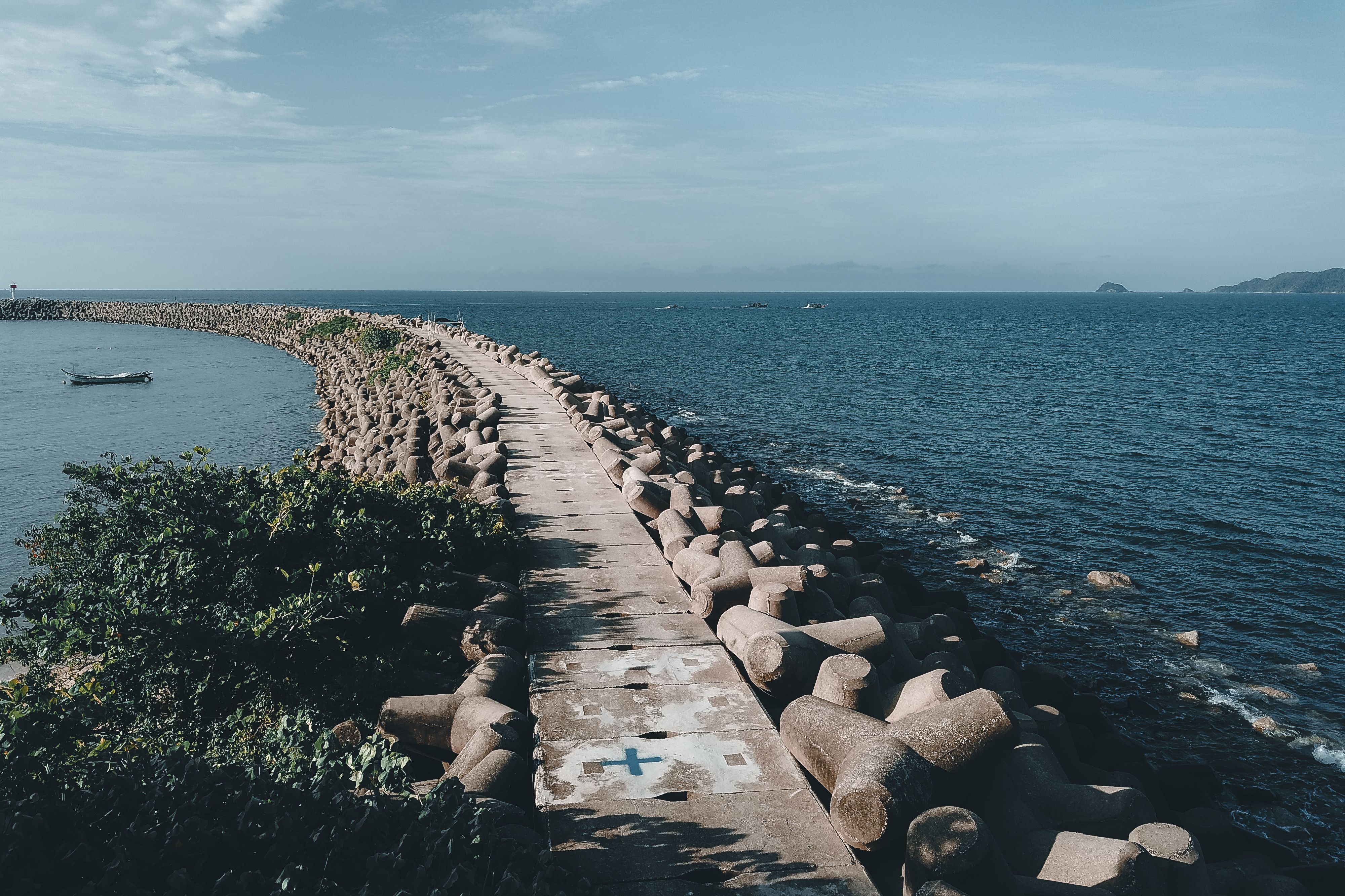 Roller Forms of Concrete Breakwaters · Free Stock Photo