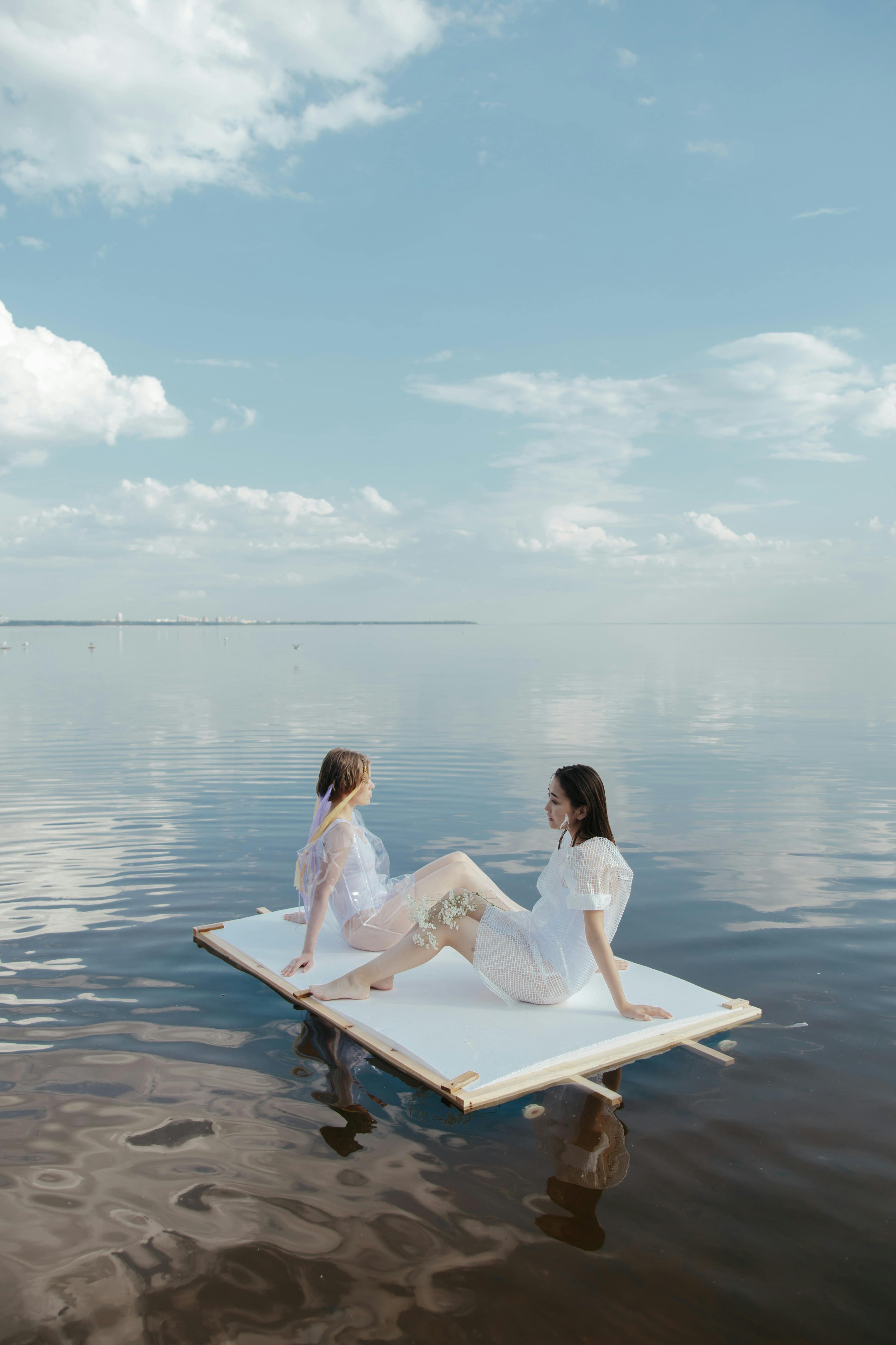 Women Sitting on the Raft · Free Stock Photo