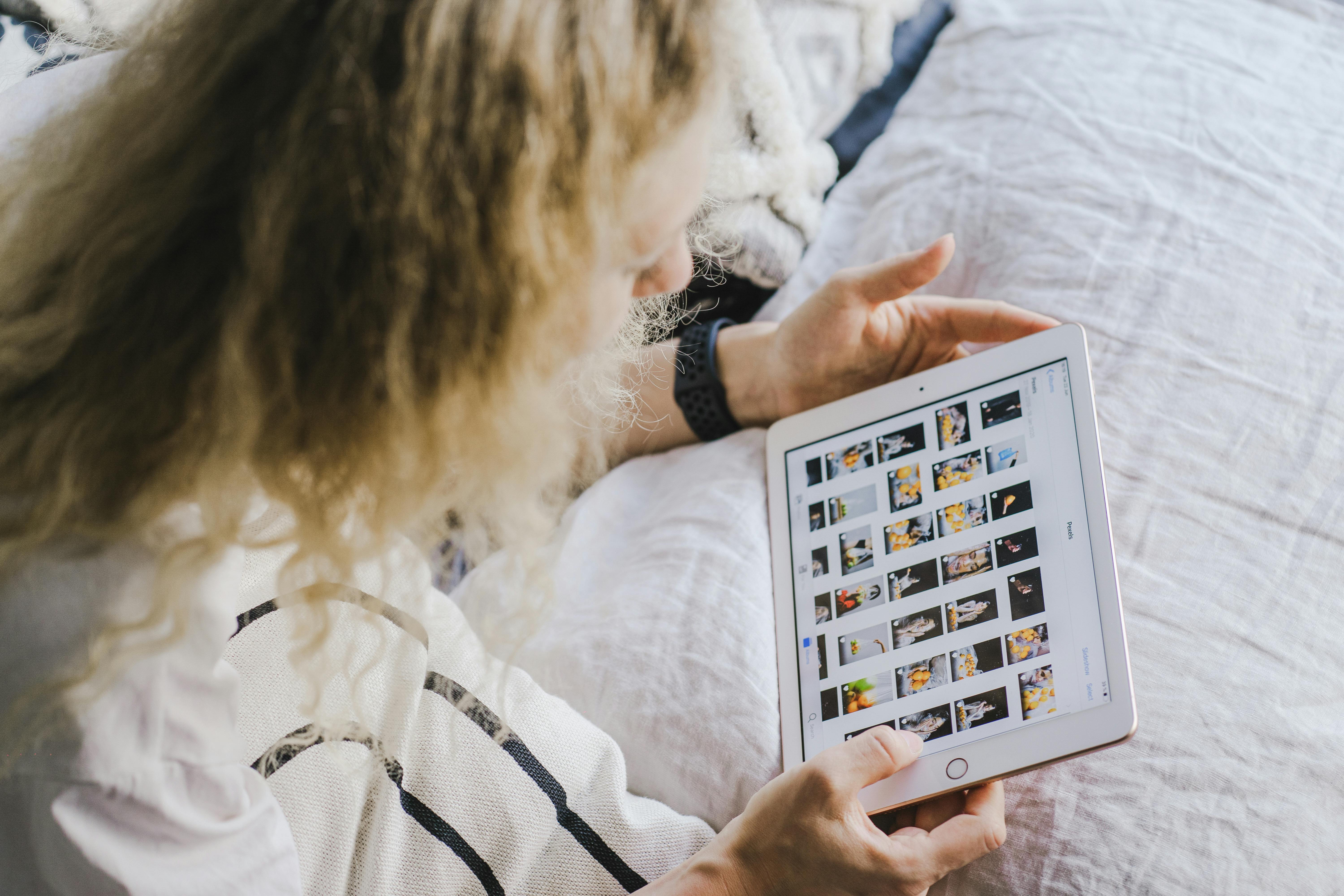 A Woman Using a White Ipad · Free Stock Photo