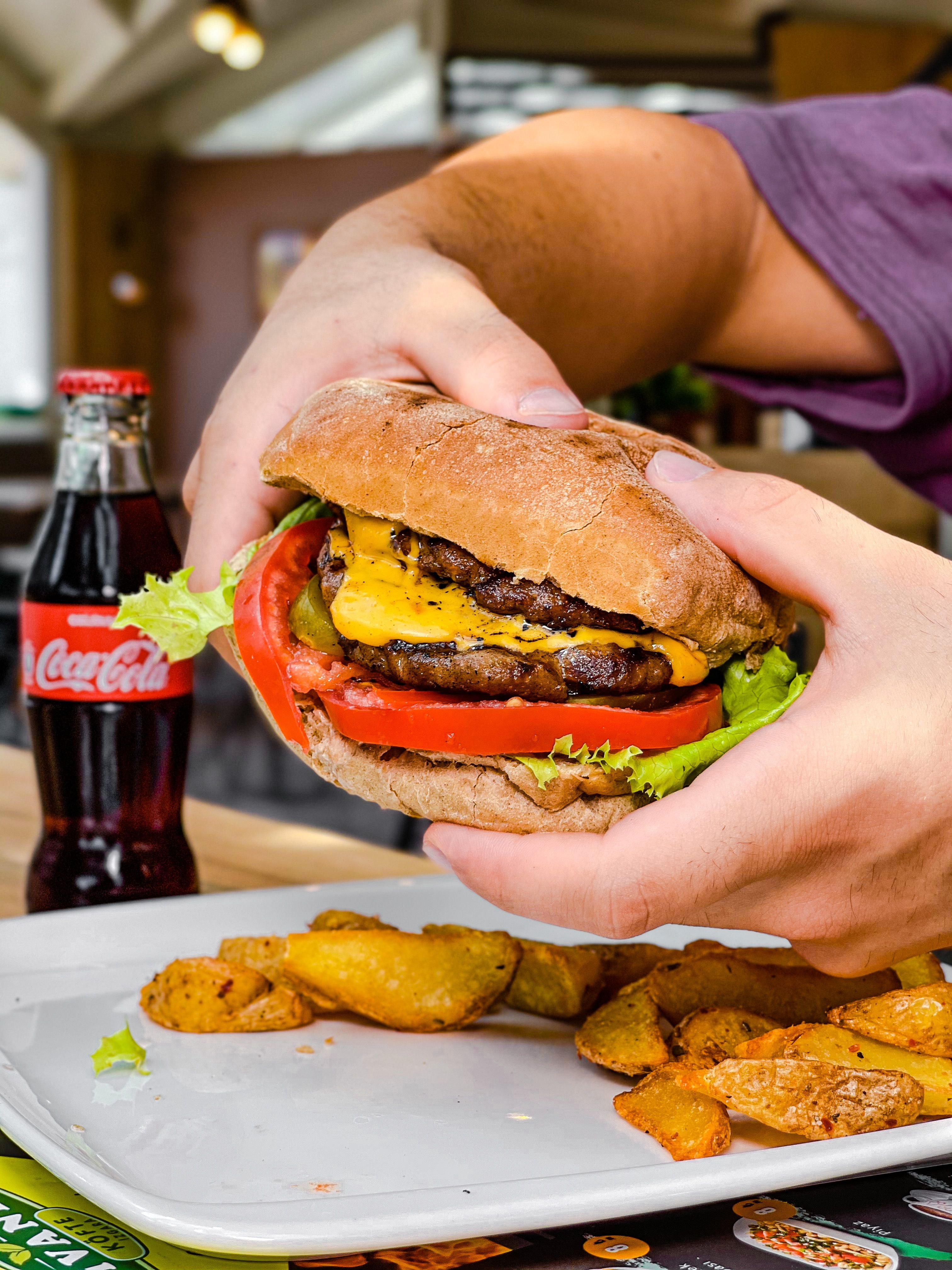 Cheeseburger and Coca Cola · Free Stock Photo
