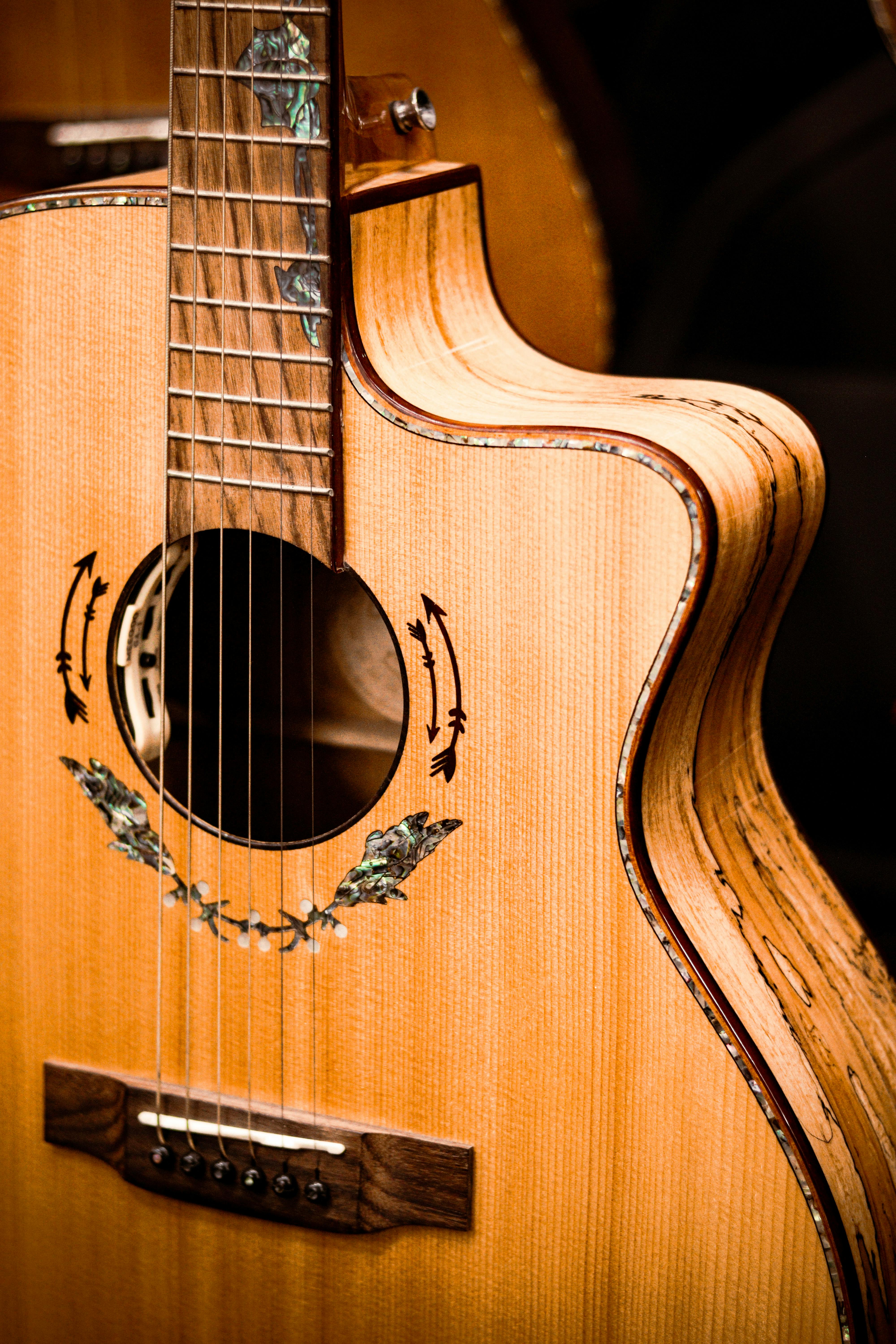 Close-Up Shot of an Acoustic Guitar · Free Stock Photo