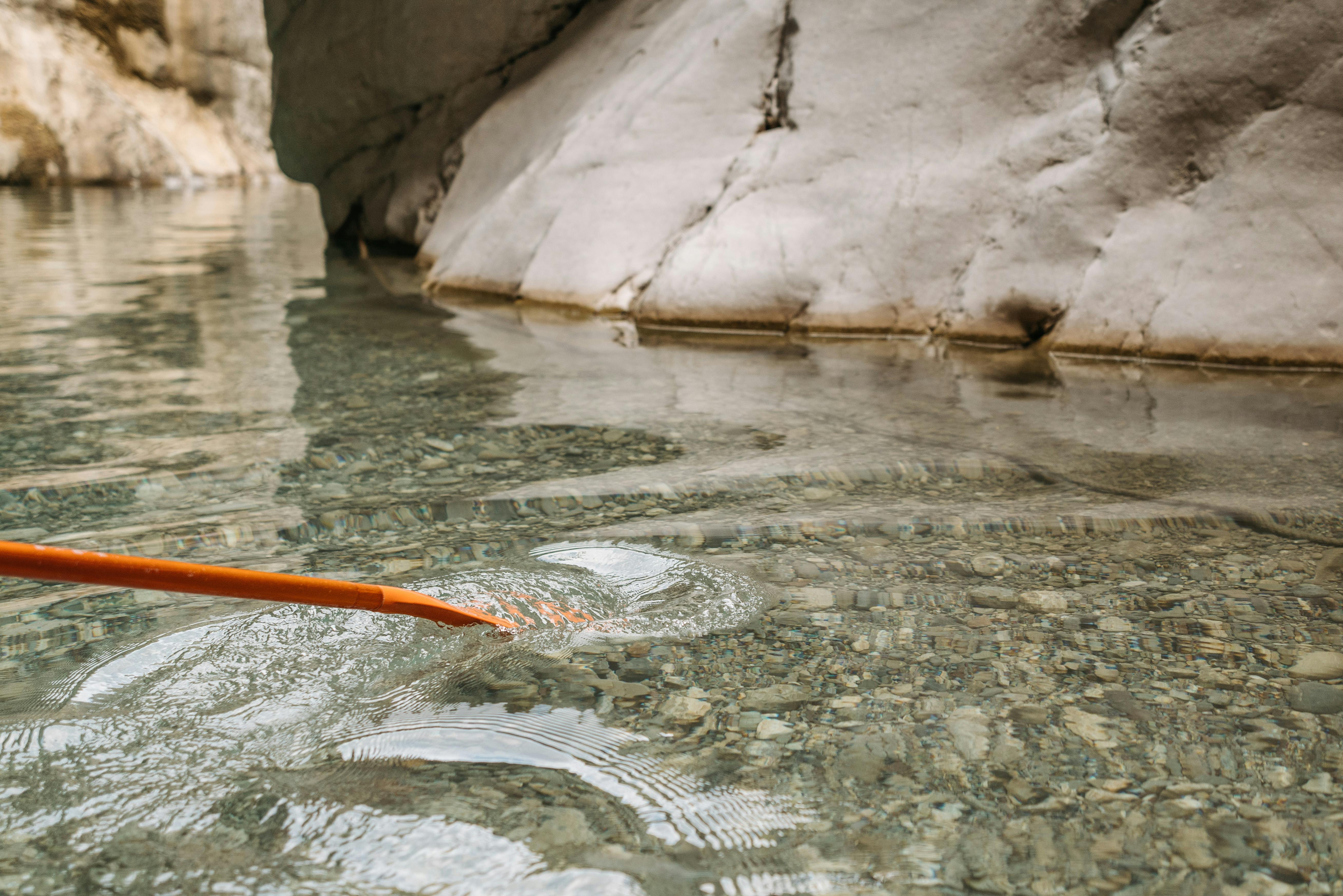 Oar in a Stream Among Rocks · Free Stock Photo