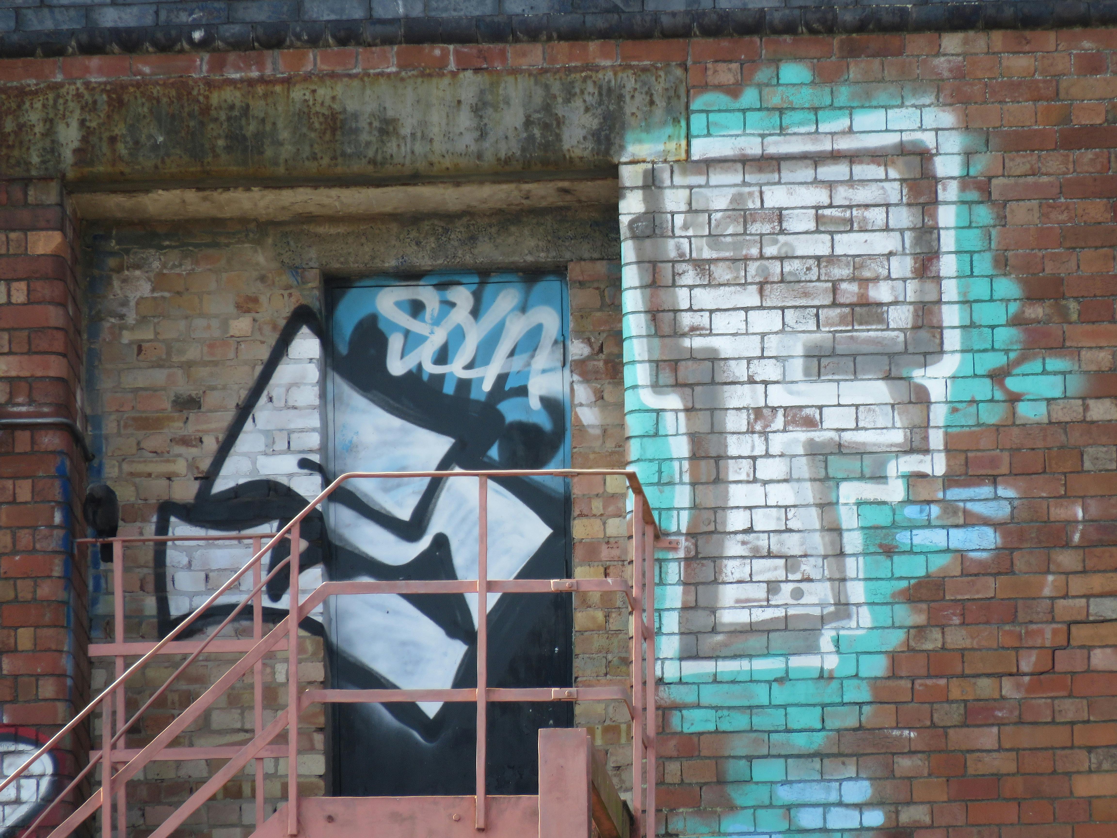 Graffiti 4 Photos & Videos Collected by Drew Murley