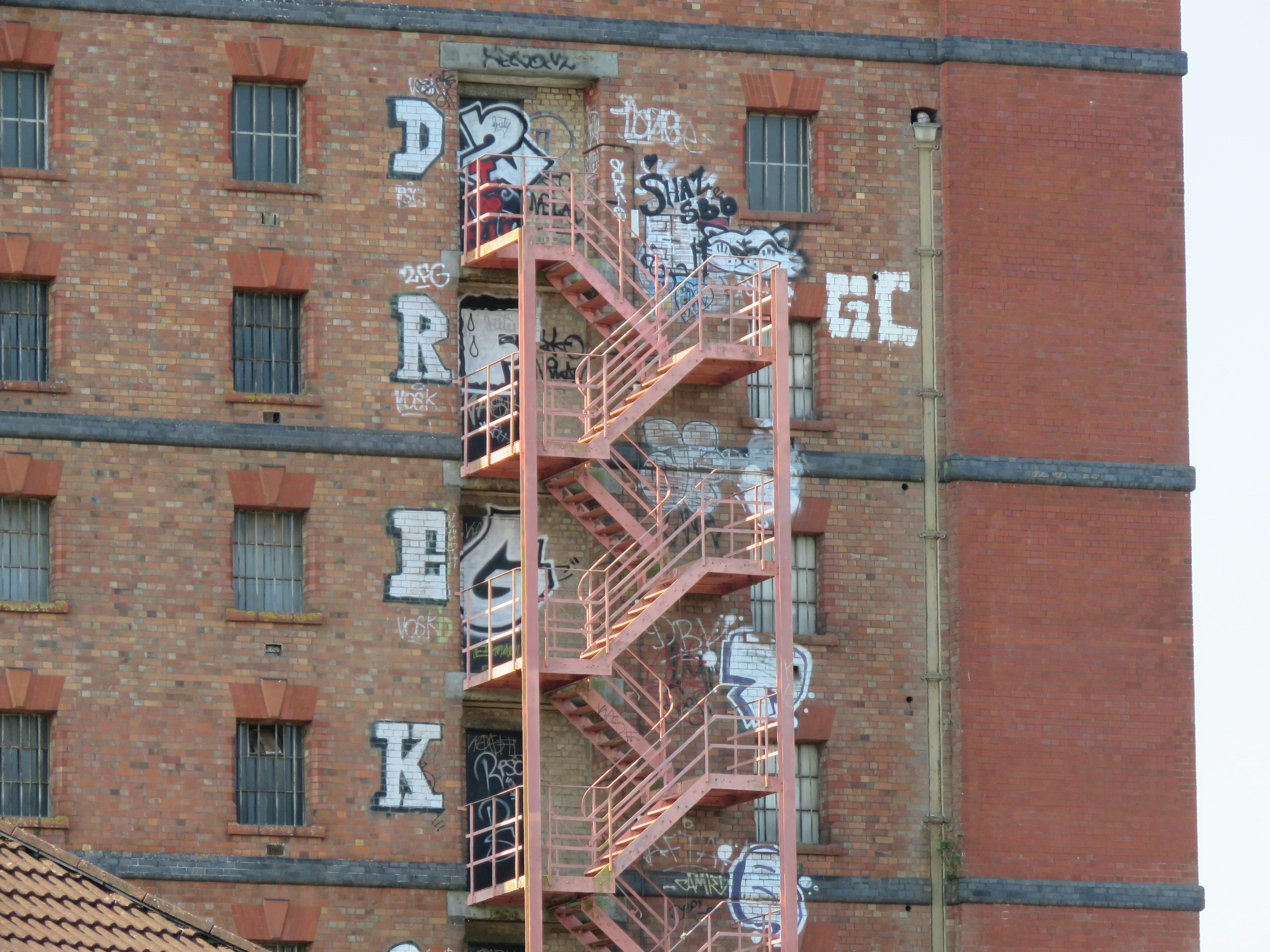 Graffiti 4 Photos & Videos Collected by Drew Murley