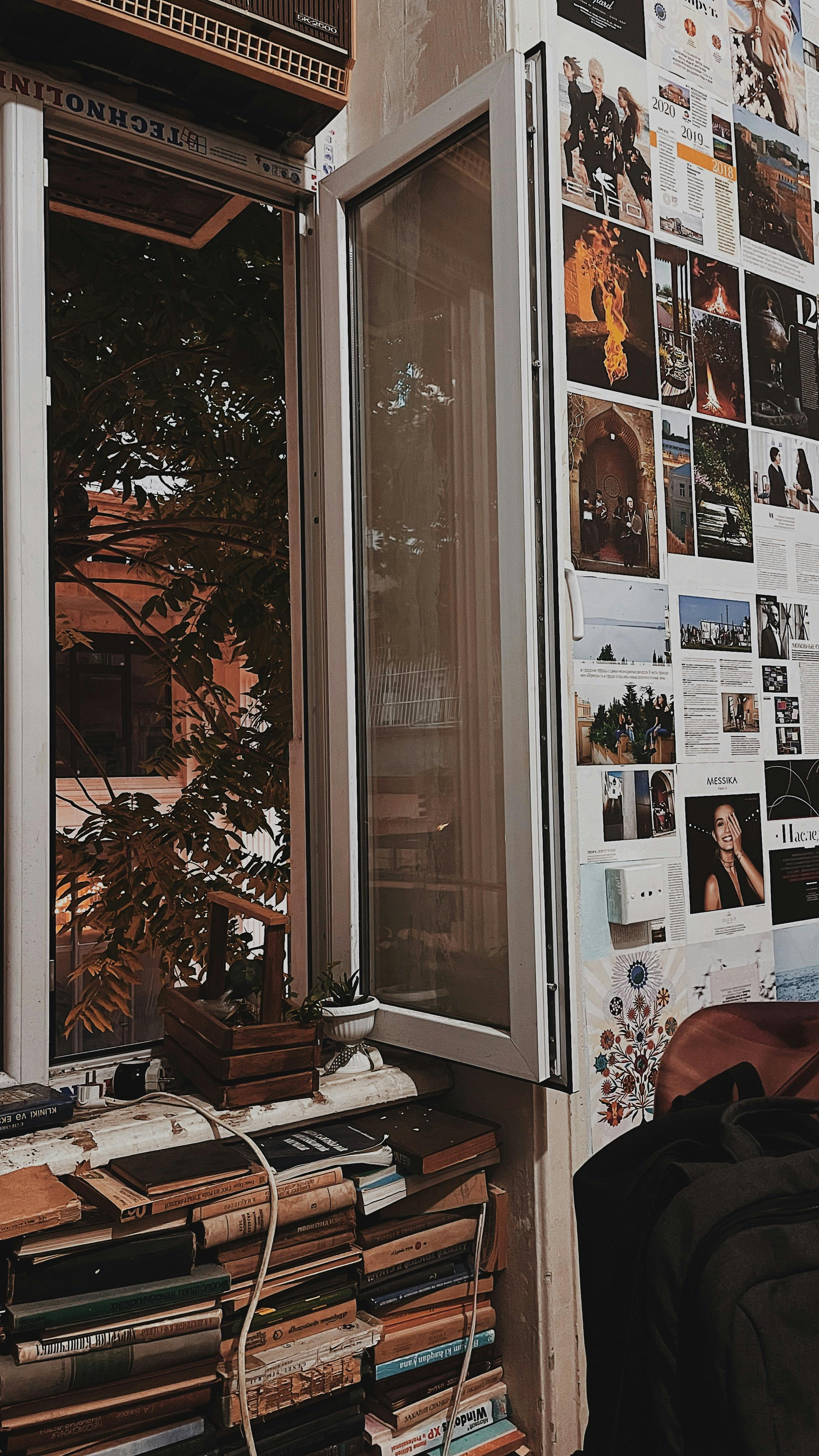 Stack of magazines · Free Stock Photo