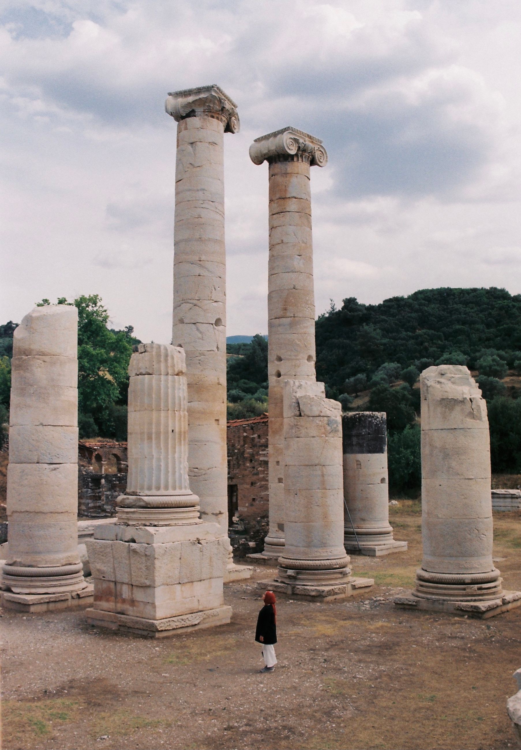 A Tourist Looking at Pillars inside the Dendera Temple · Free Stock Photo