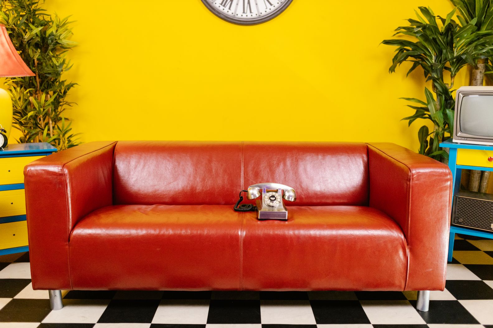 Telephone vs Cell Phone: Which Is Better for Your Needs?