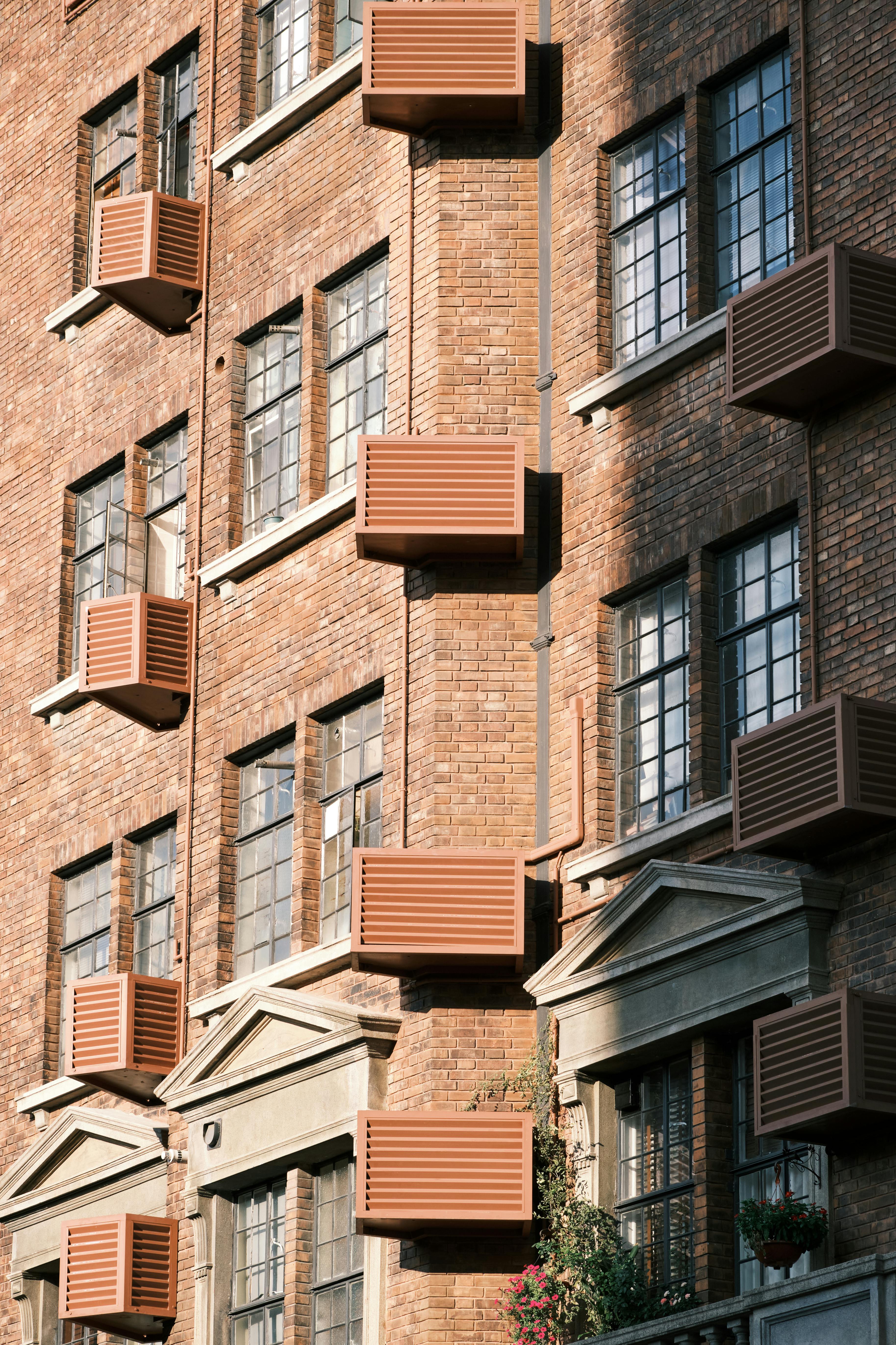 Brown Brick Building · Free Stock Photo