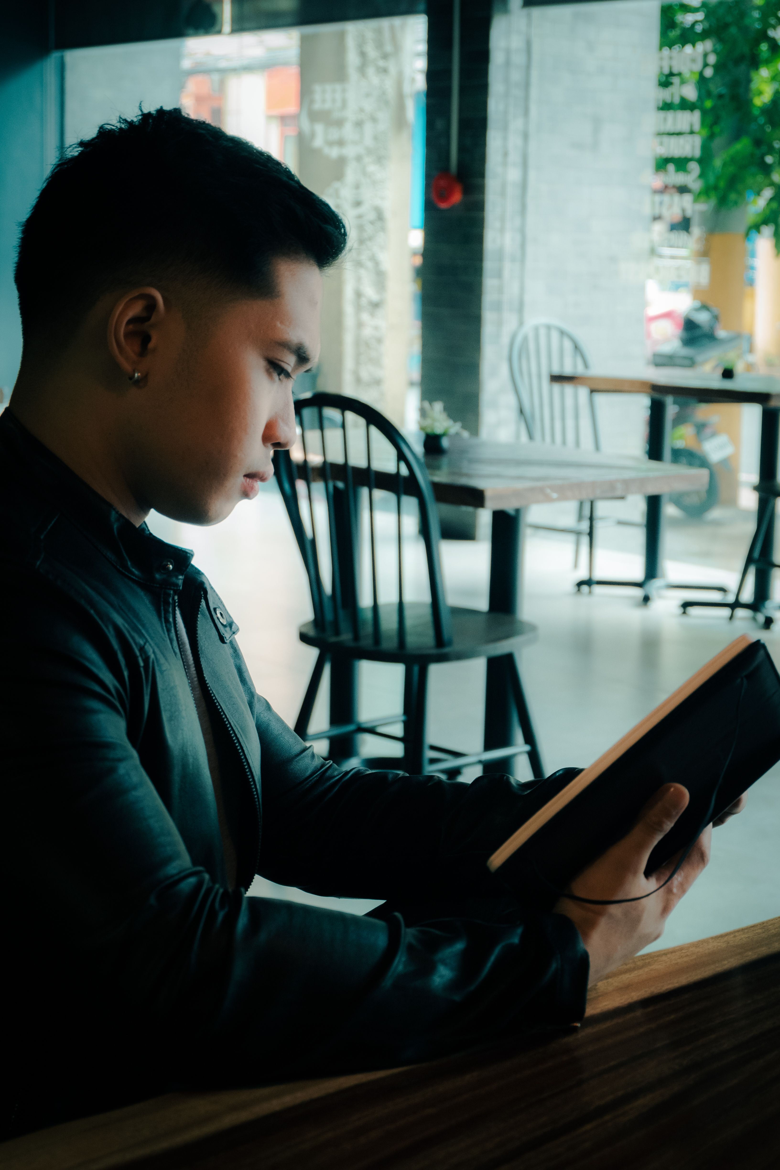 Photograph of a Woman Reading a Piece of Paper · Free Stock Photo