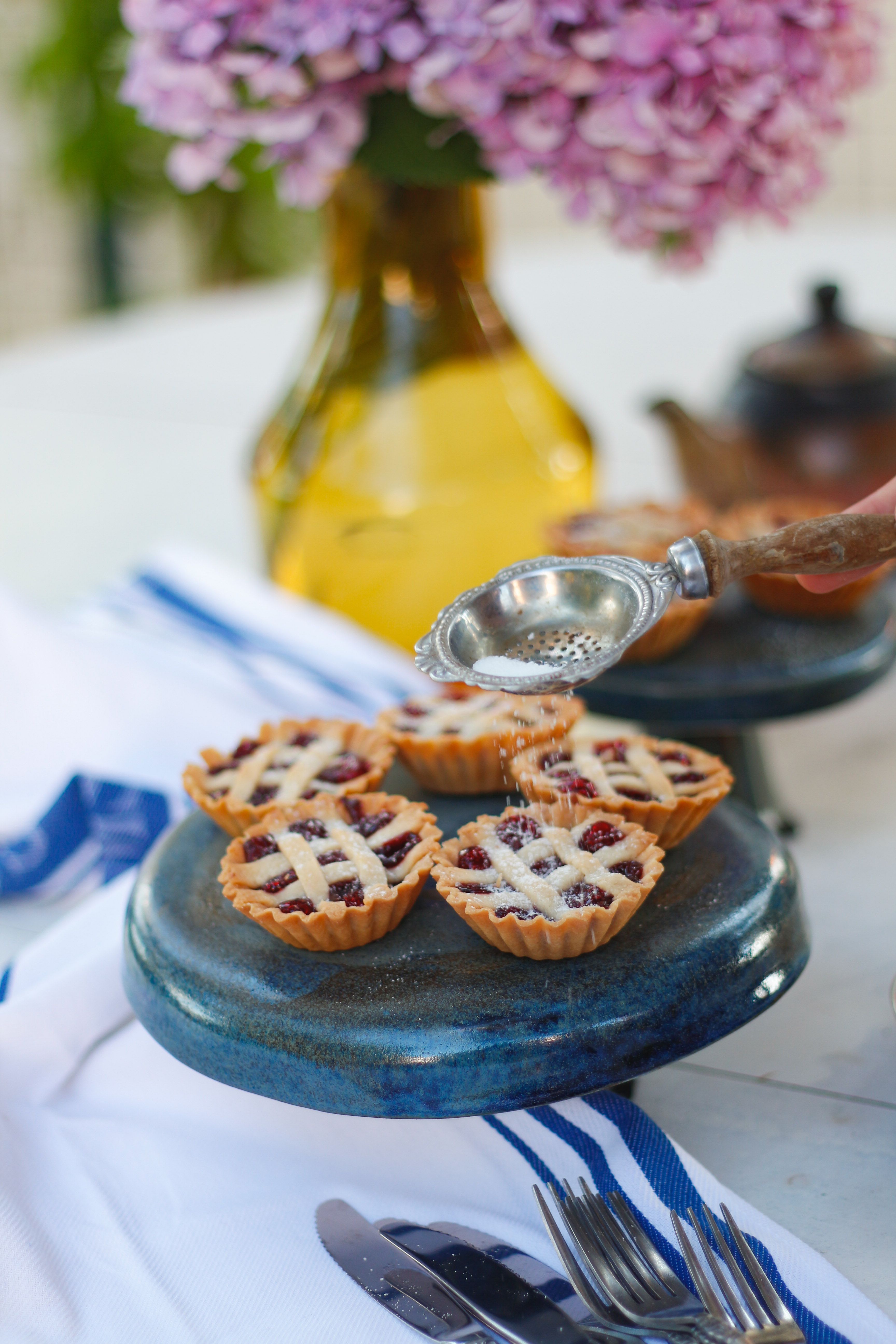 Garnishing of Small Pies · Free Stock Photo
