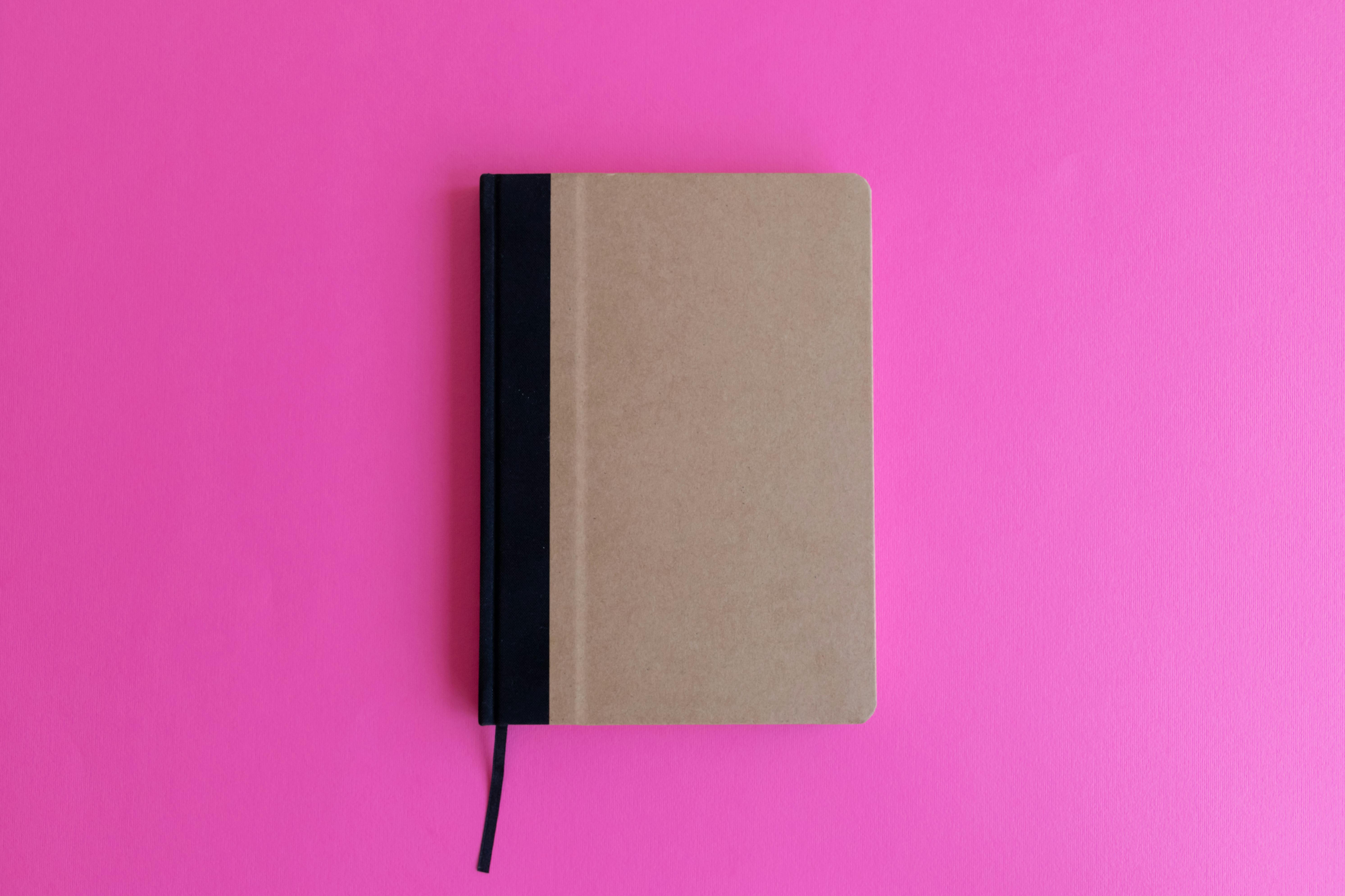 A Blank Bond Paper on a White Surface · Free Stock Photo