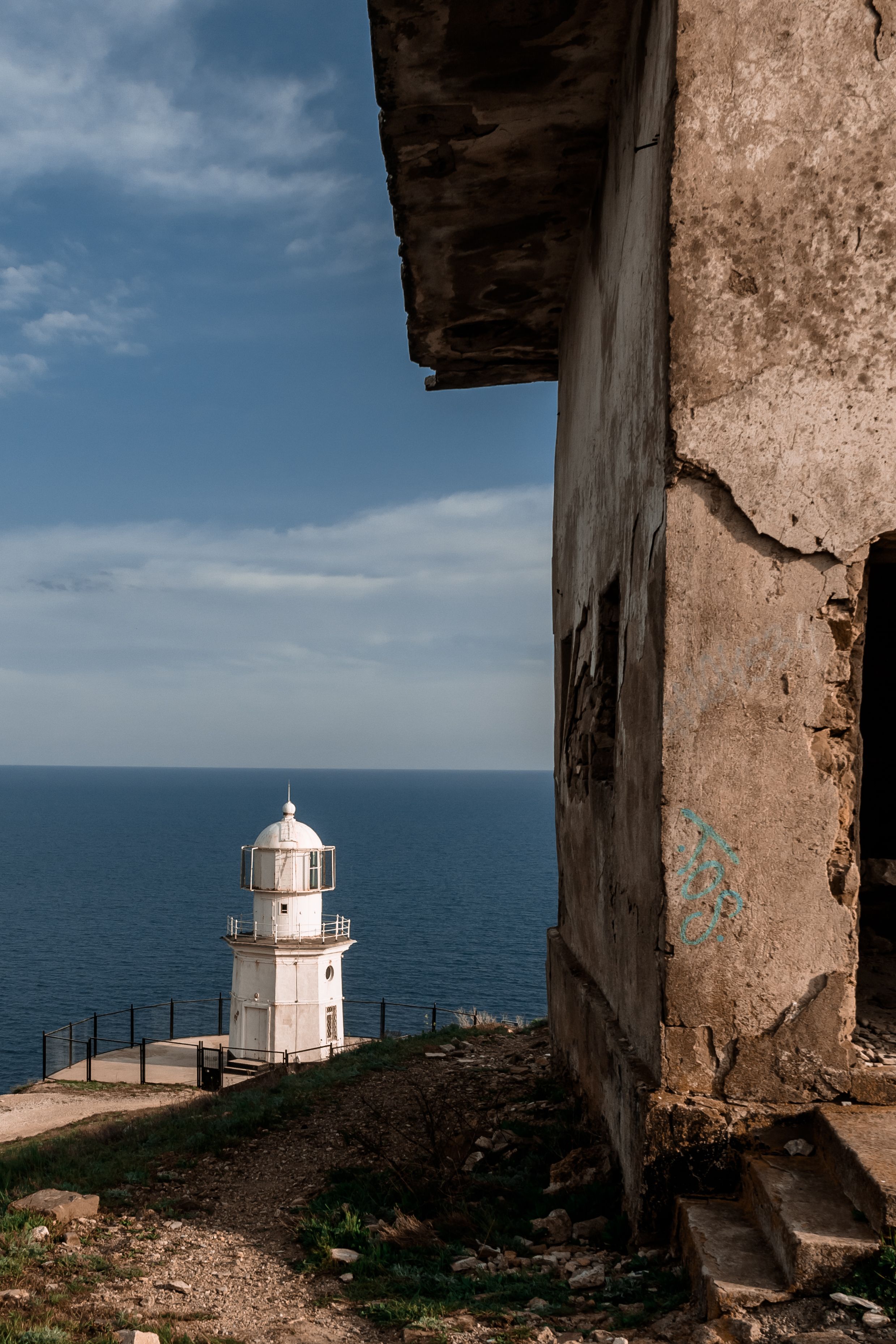 House with Lighthouse behind · Free Stock Photo