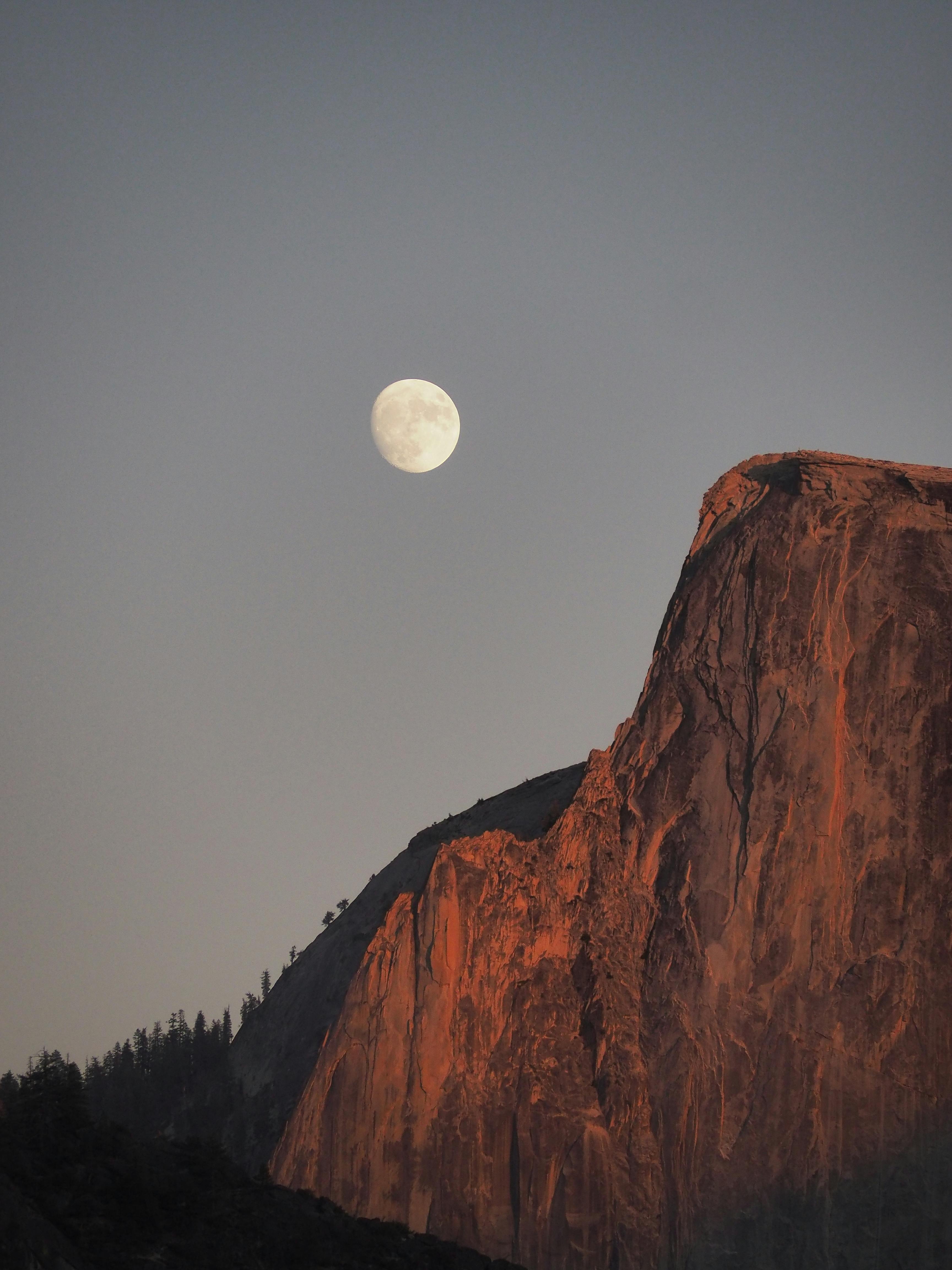 Brown Rock Mountain and a Full Moon · Free Stock Photo