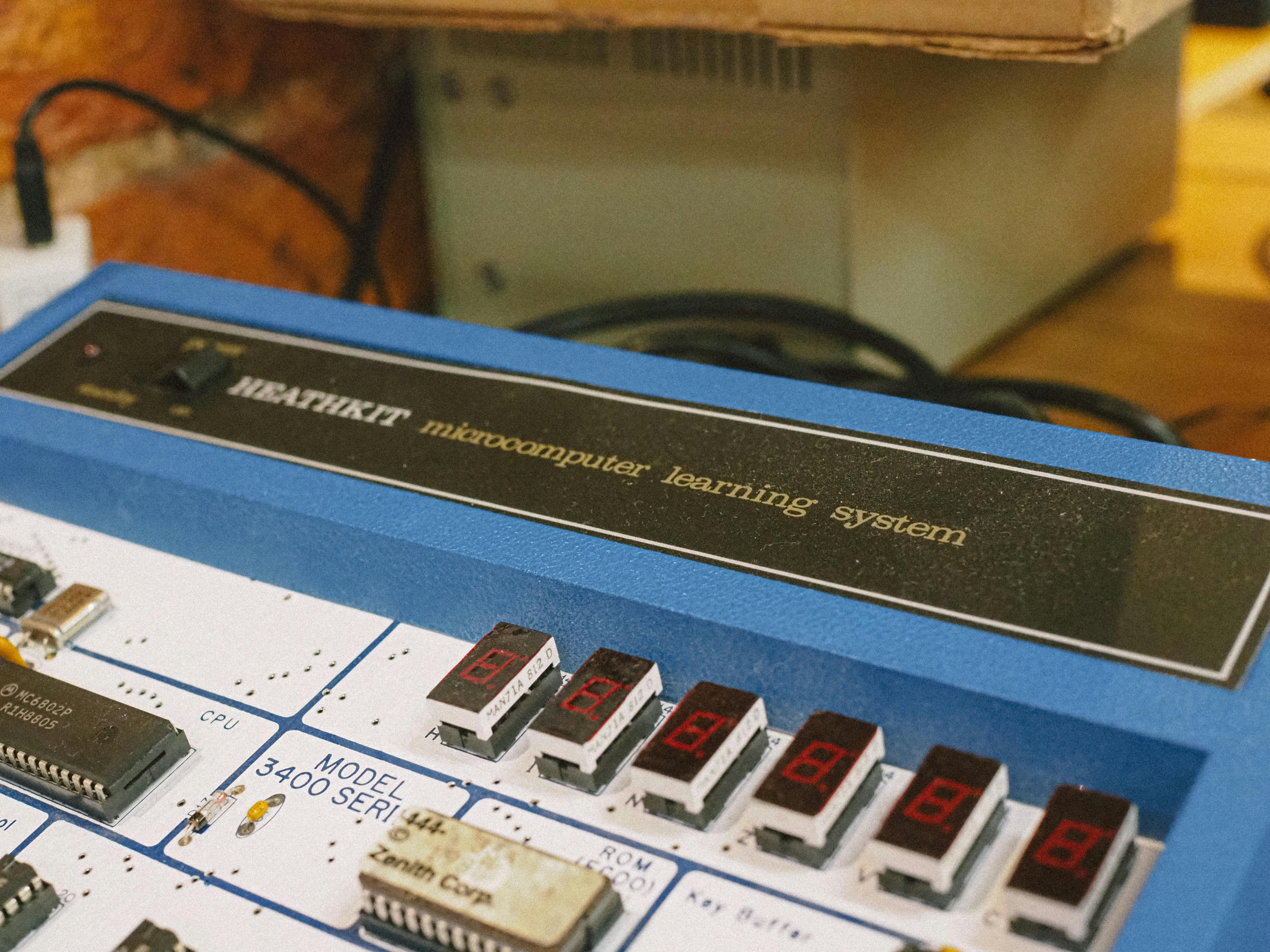 Board of Retro Computer · Free Stock Photo