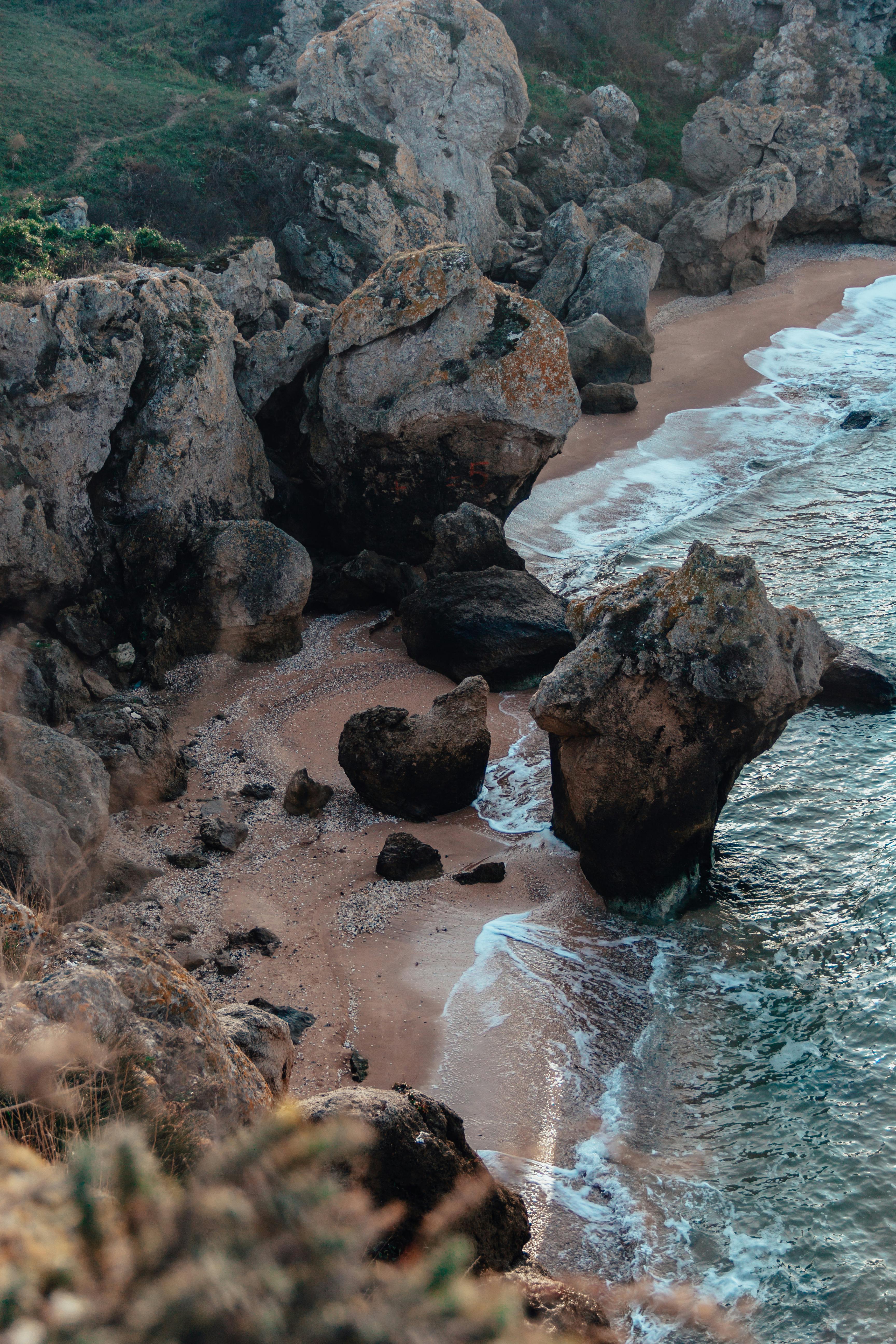 Rock Formations on the Beach · Free Stock Photo
