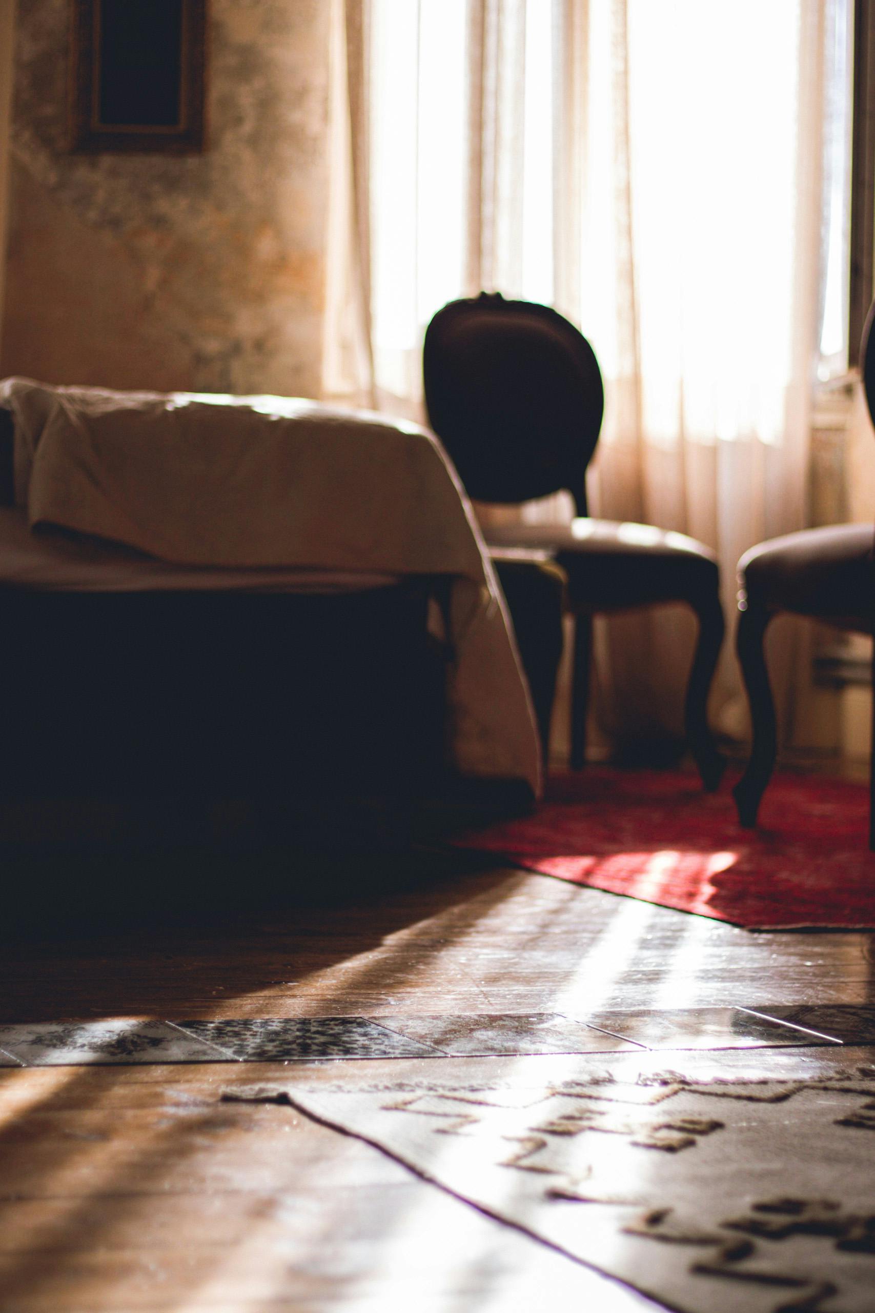 Light Pouring Into a Bedroom · Free Stock Photo