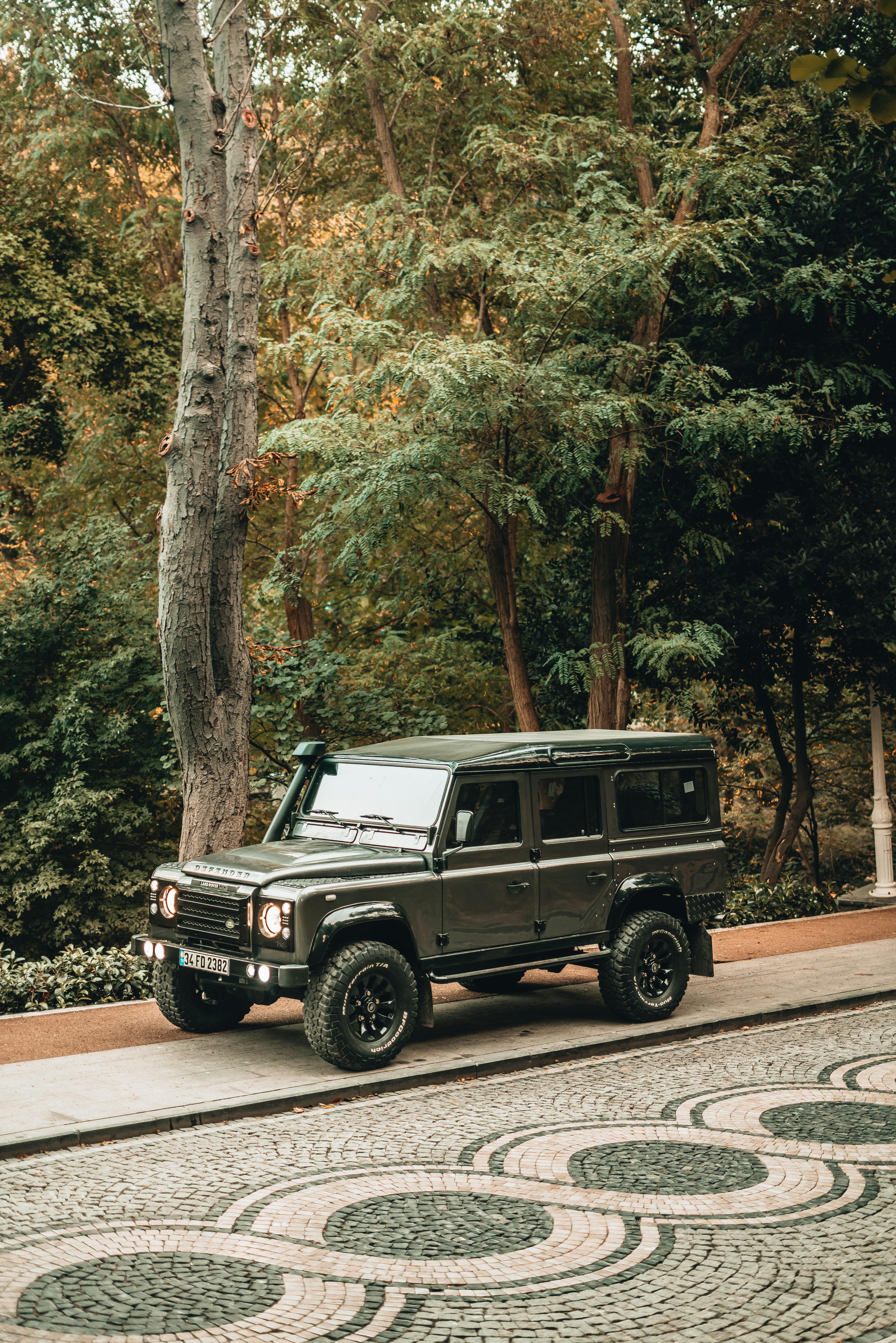 Retro Landrover Defender 4x4 Vehicle · Free Stock Photo