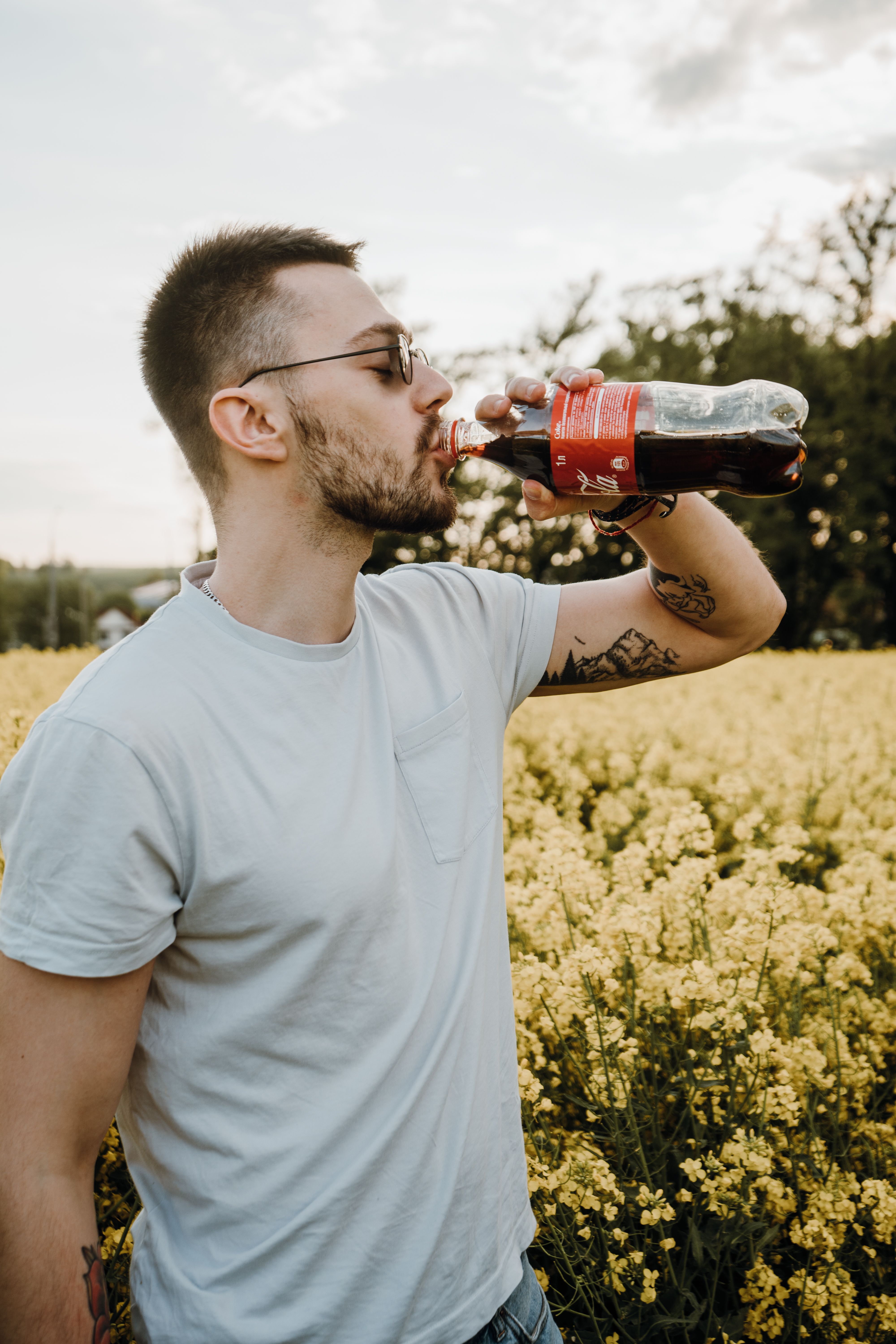 Someone Drinking Soda Photos, Download The BEST Free Someone Drinking ...