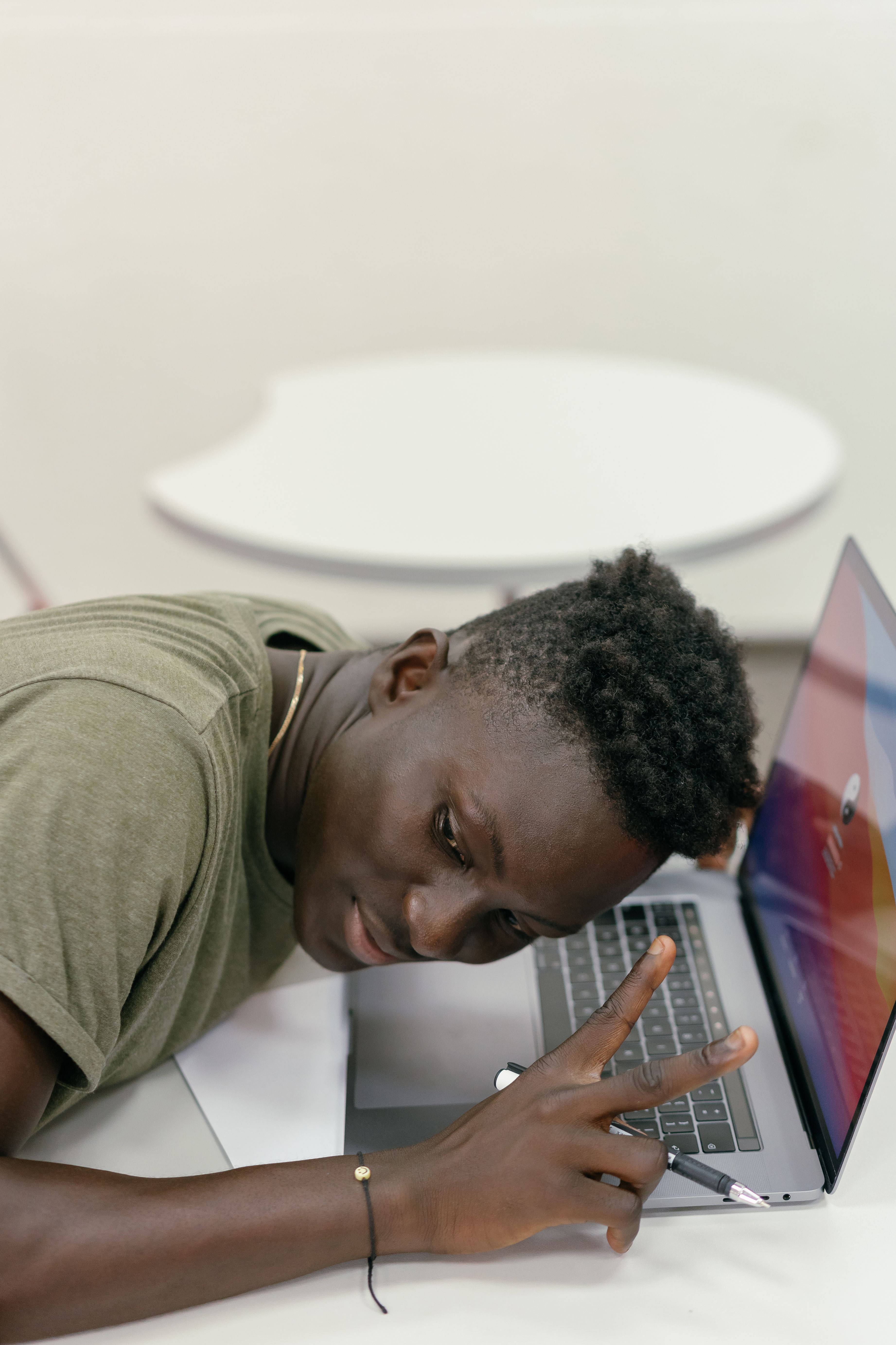 Man On Laptop Facing ,E Photos, Download The BEST Free Man On Laptop ...