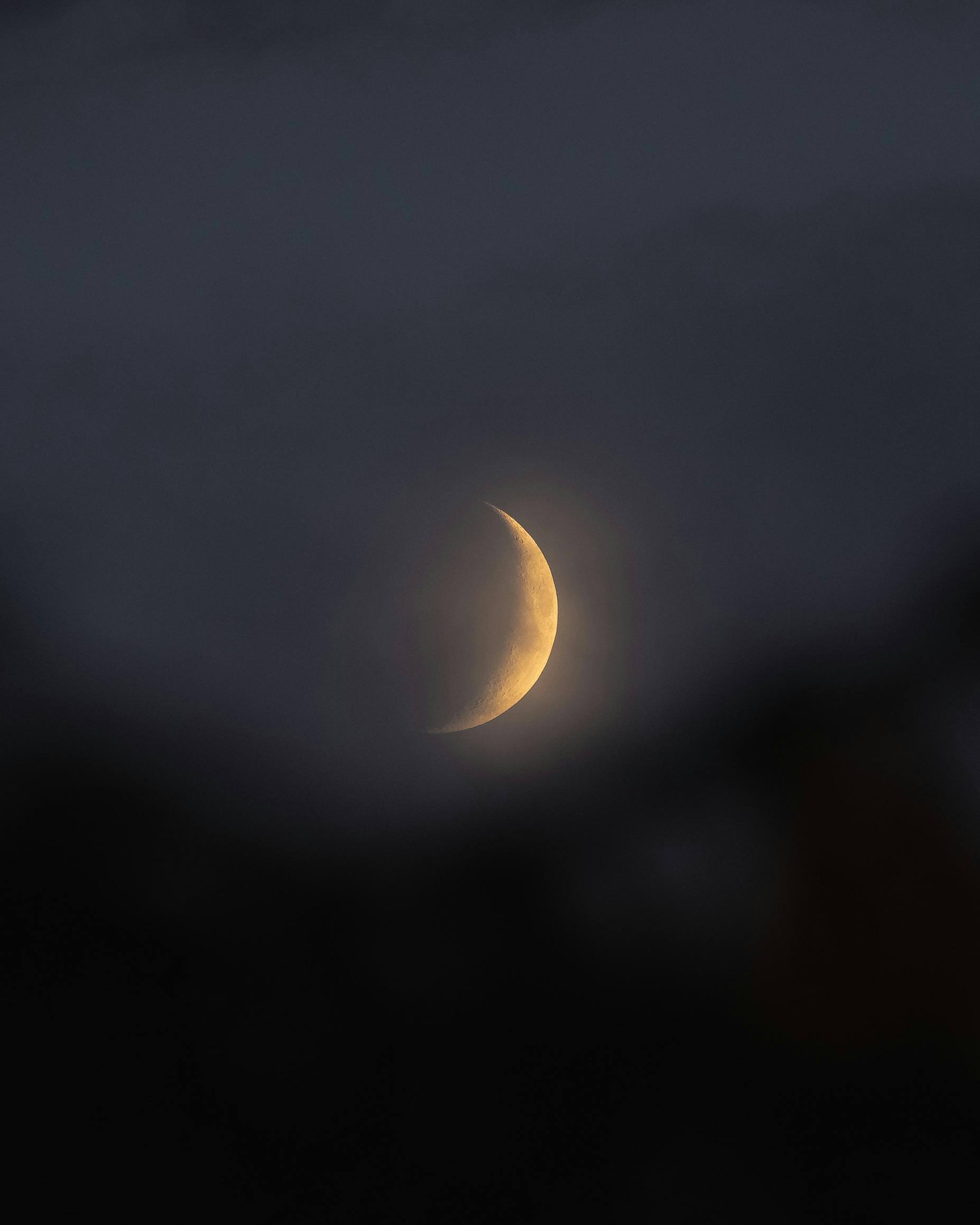 Moon in Night Sky · Free Stock Photo