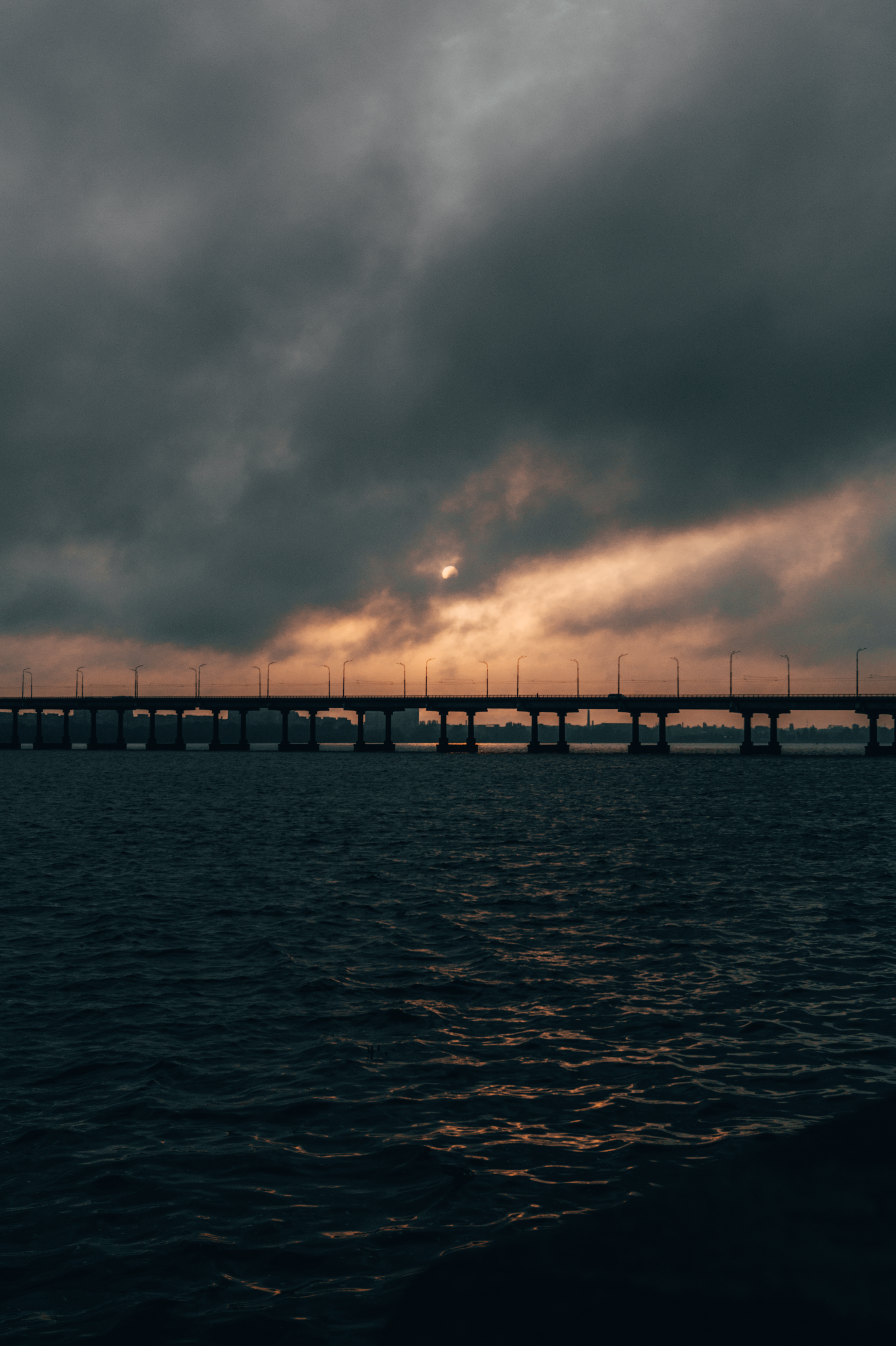 Silhouette of Bridge over Bay · Free Stock Photo