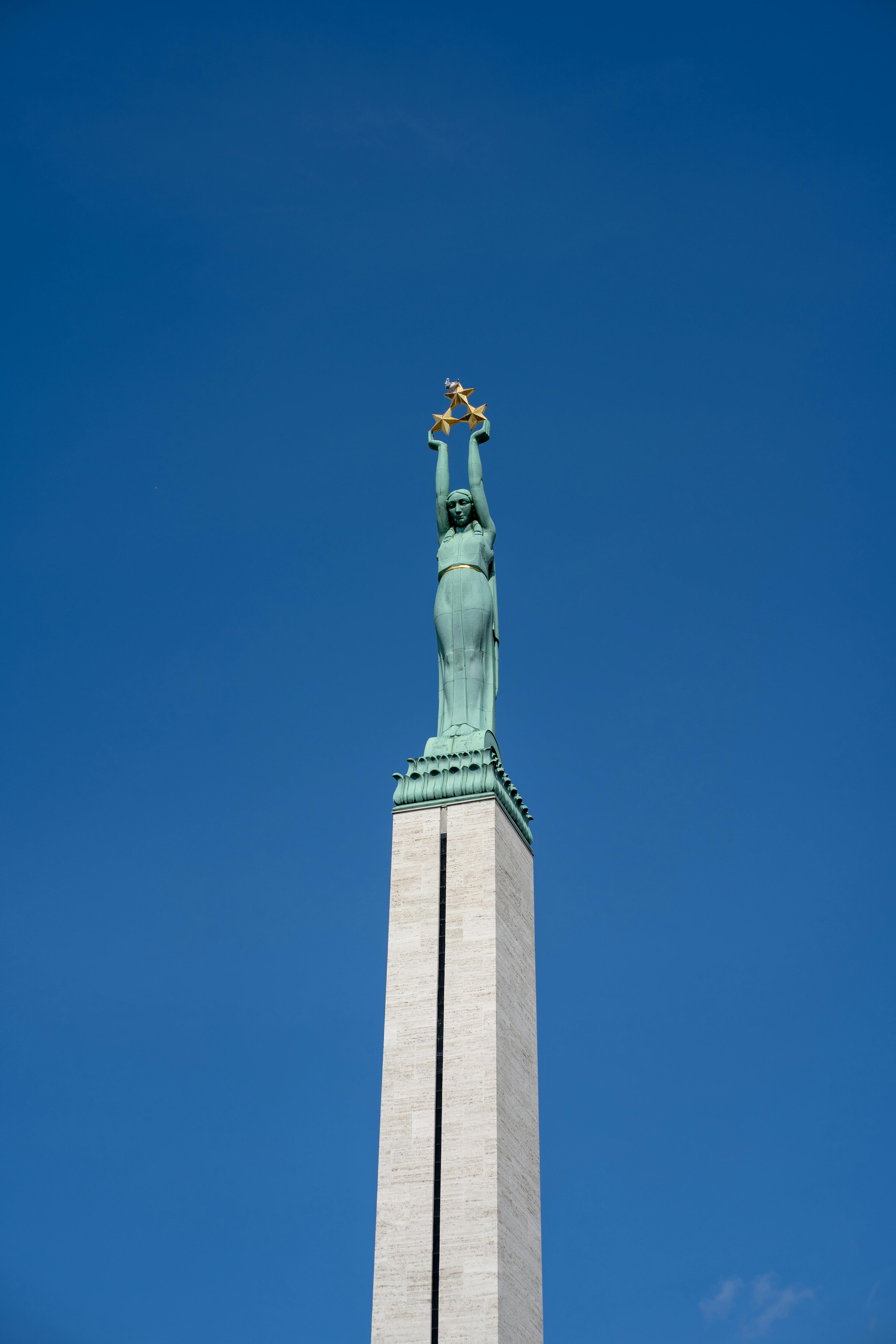 The Freedom Monument Under the Clear Blue Sky · Free Stock Photo